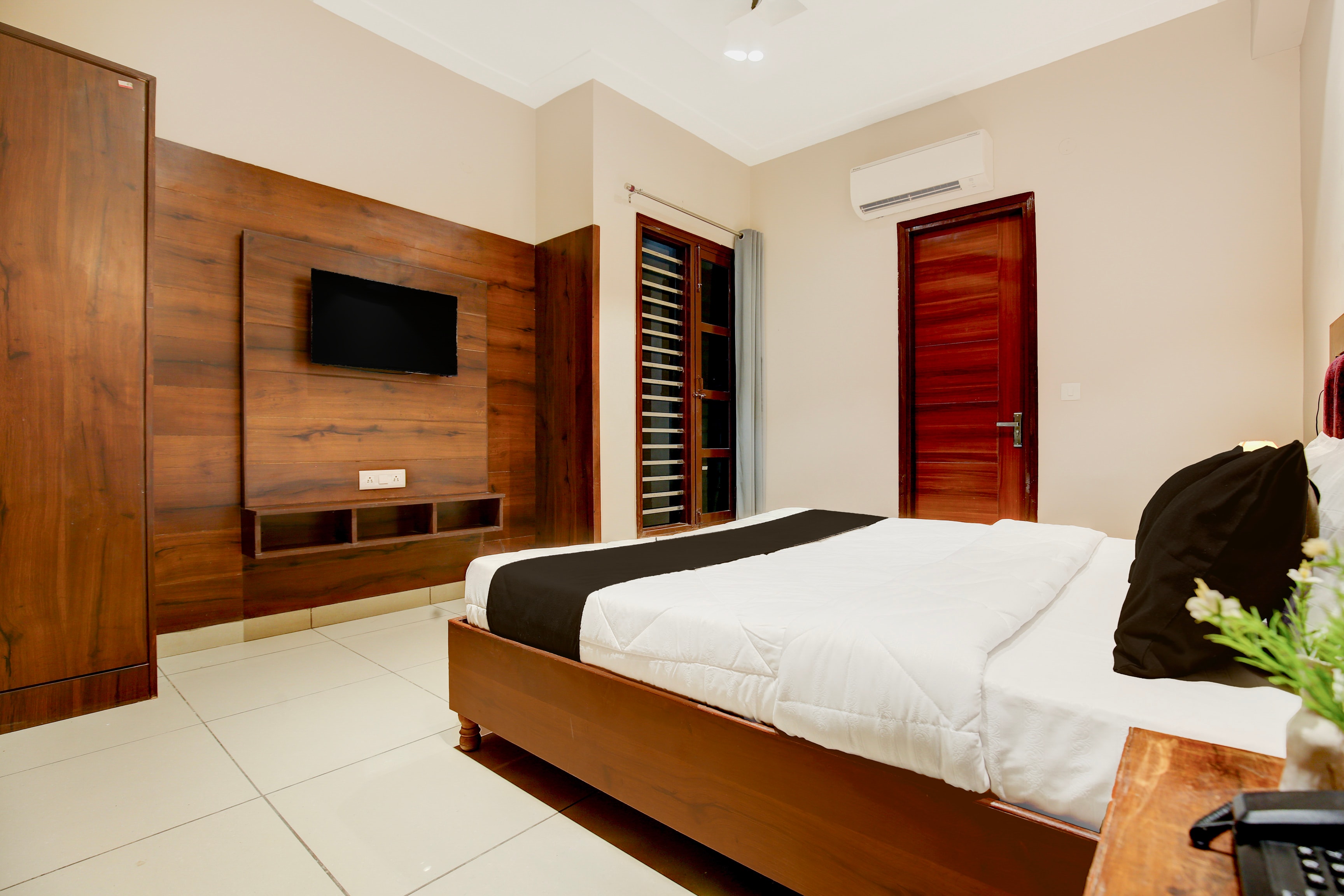 Rooms of Super Townhouse Dera Bassi - Hotel in Dera bassi