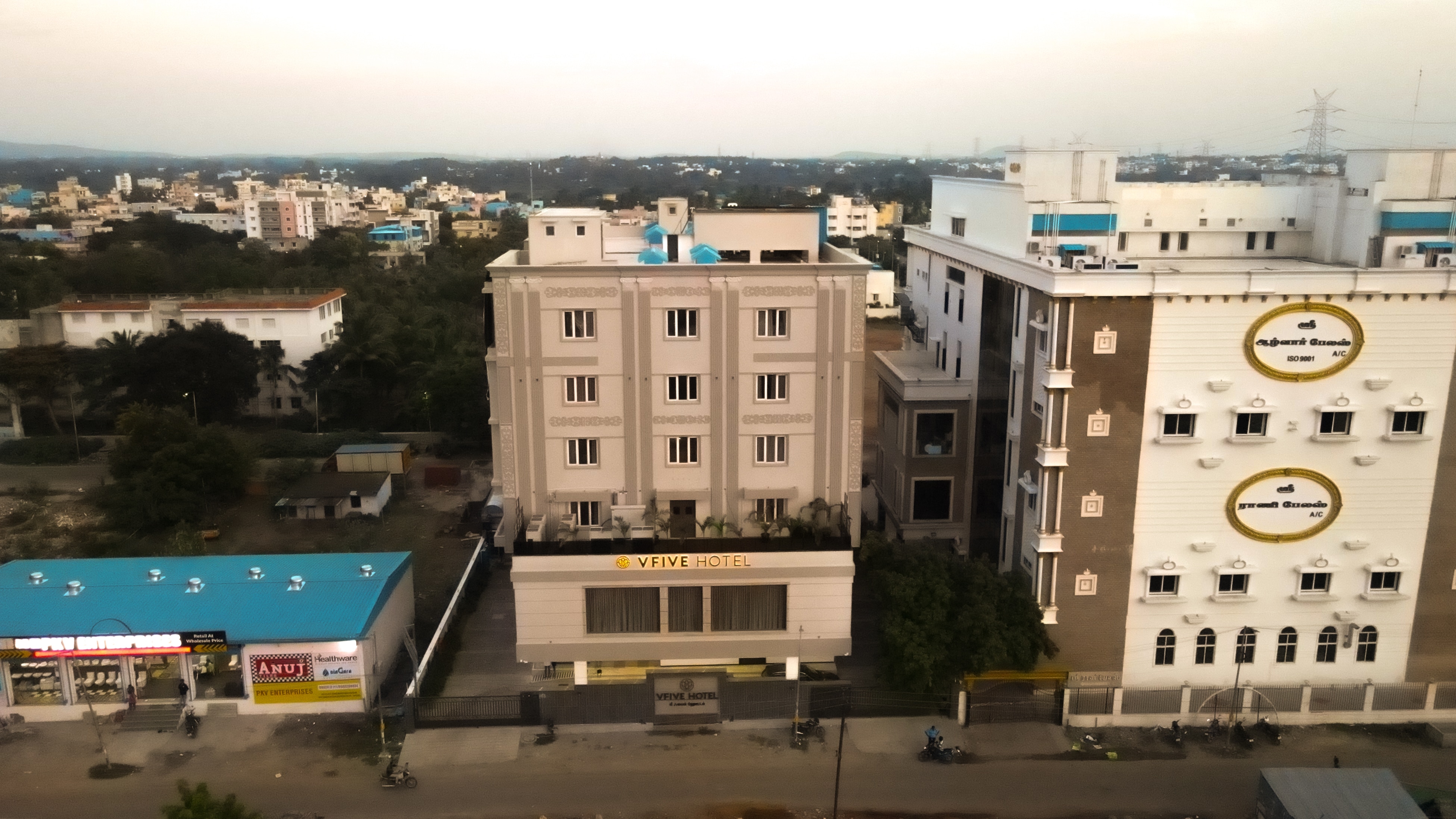 V FIVE HOTEL 𝗕𝗢𝗢𝗞 Chennai Hotel