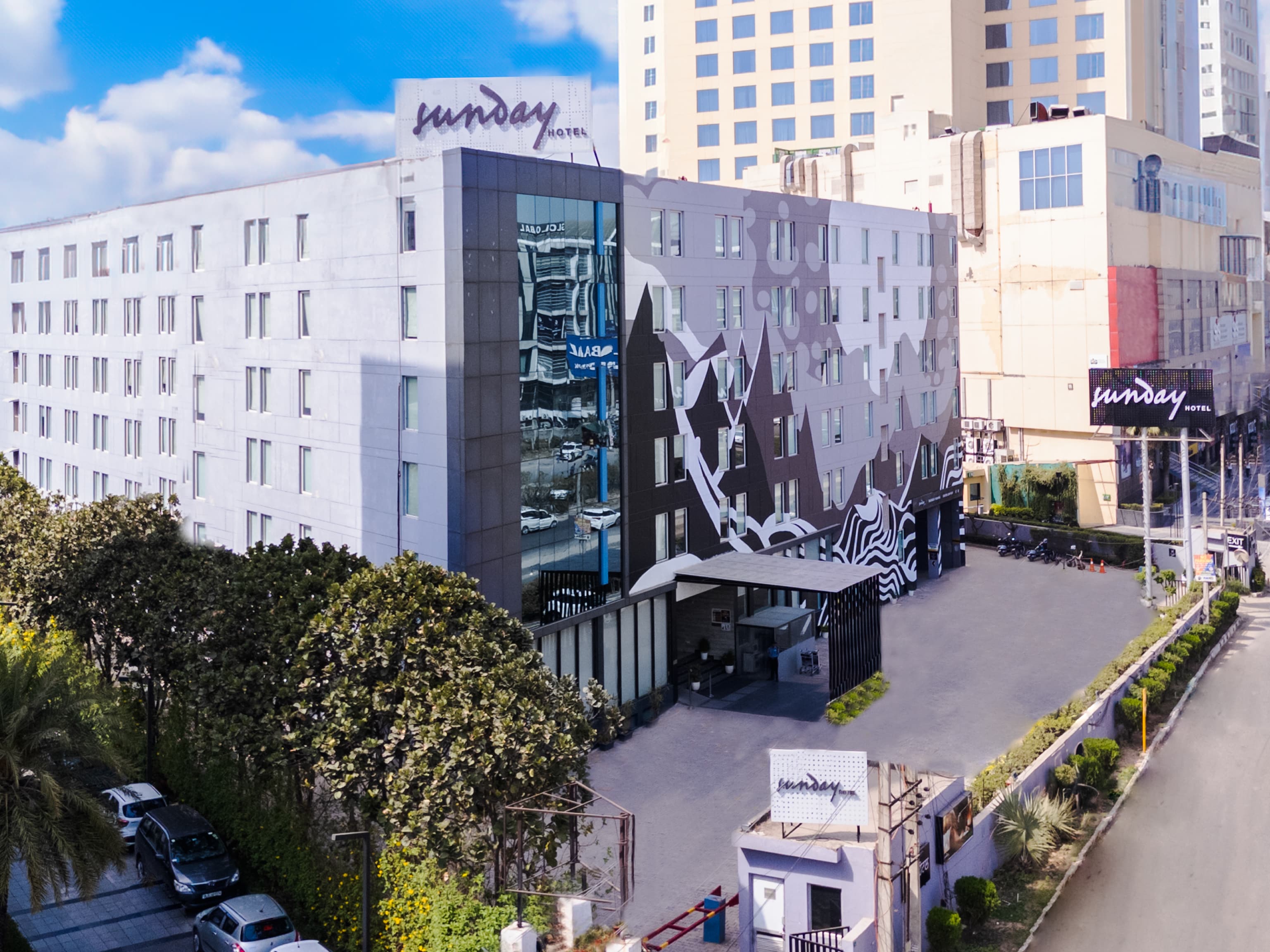 Sunday Hotel Zirakpur by checkIn,Chandigarh 𝗕𝗢𝗢𝗞 Zirakpur Hotel