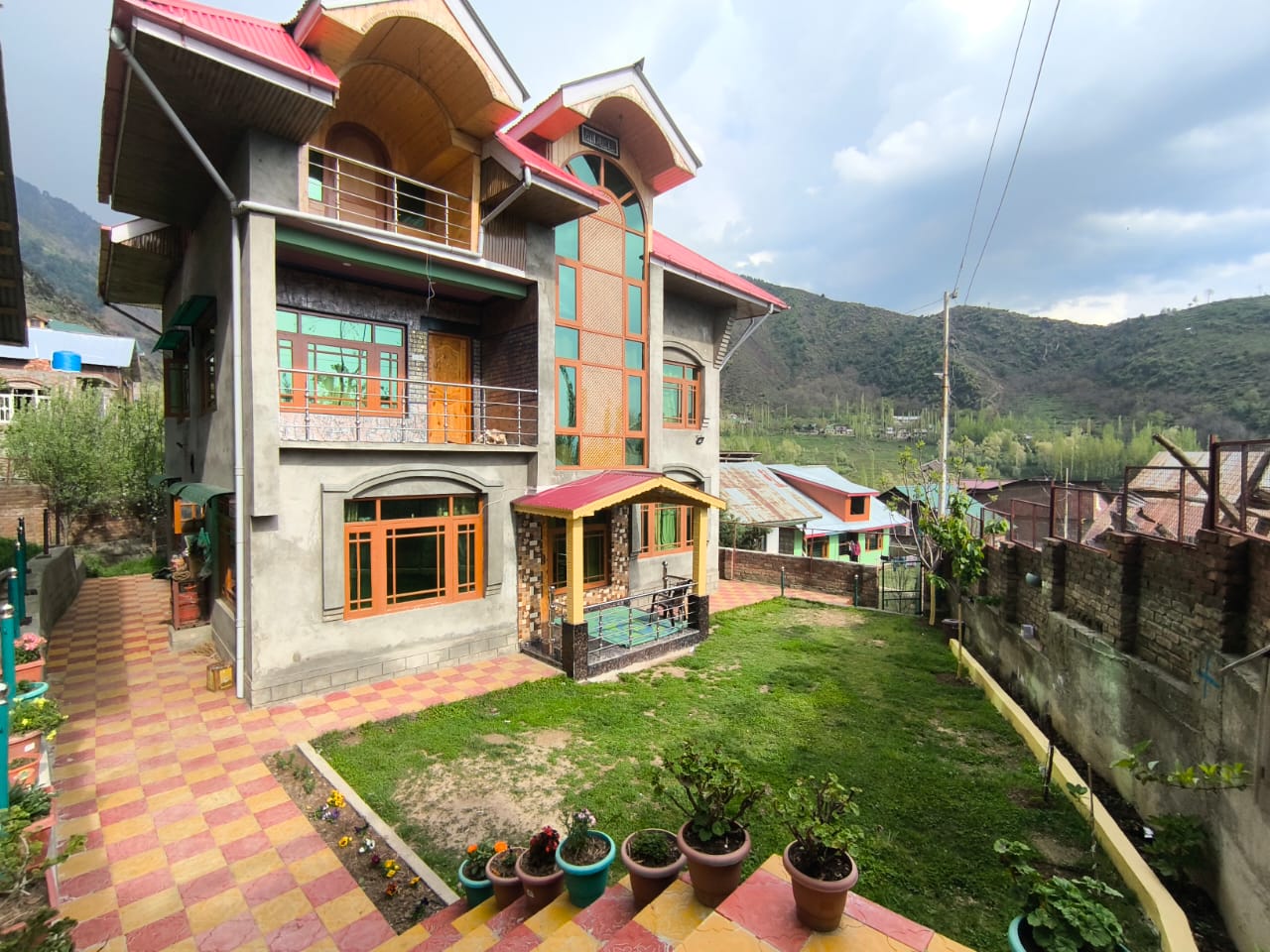 Kesar Mahal Homestay 𝗕𝗢𝗢𝗞 Srinagar Homestay