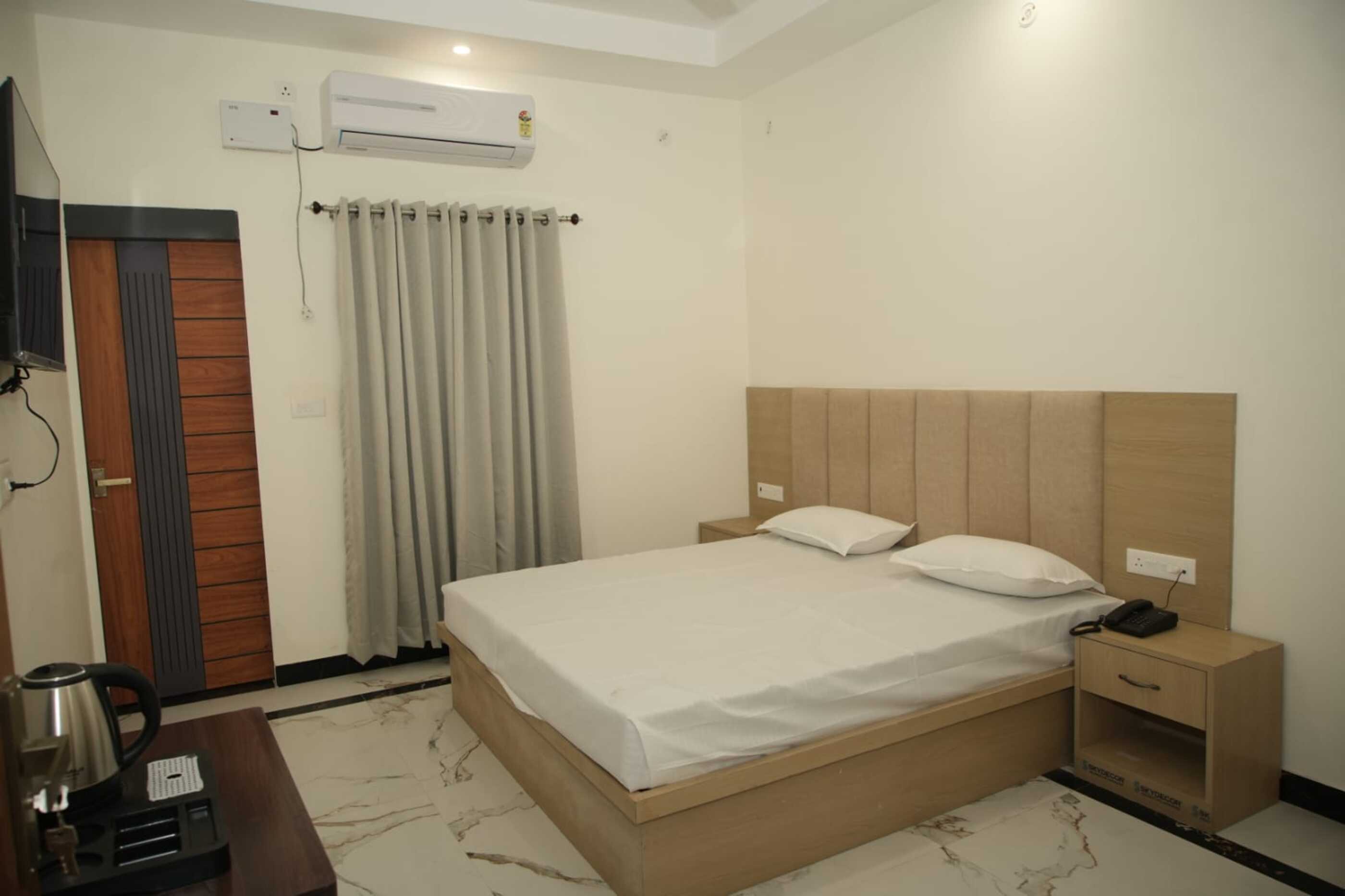 Rooms of Hotel KS PALACE SARANATH - Varanasi Hotel on Goibibo