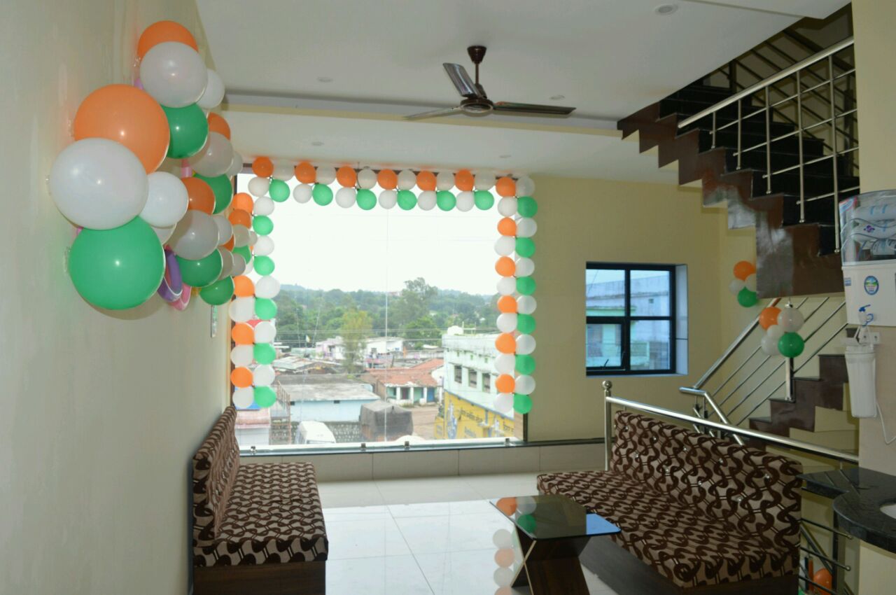 HOTEL NAVRANG 𝗕𝗢𝗢𝗞 Parasia Guest House