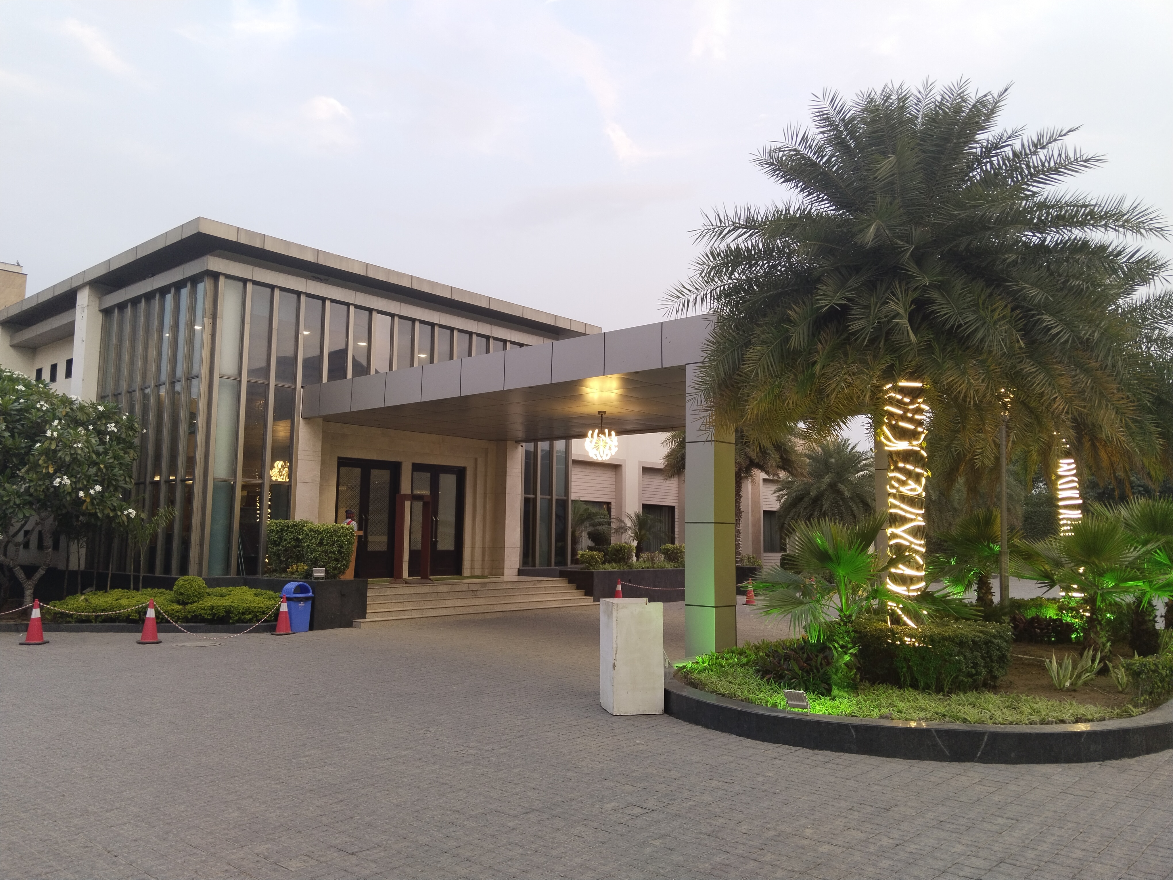 Calista Resort at Yashobhoomi Convention Center 𝗕𝗢𝗢𝗞 Delhi Resort