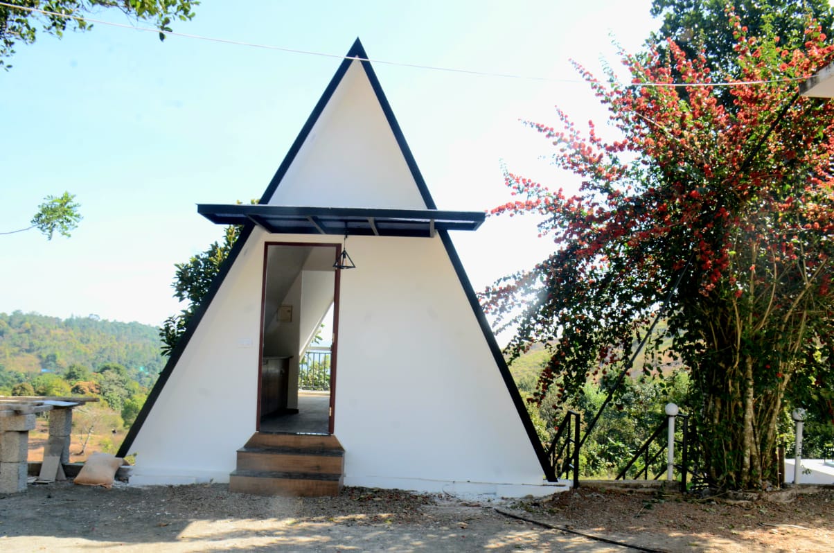 Tania Pool Villa 𝗕𝗢𝗢𝗞 Vagamon Villa