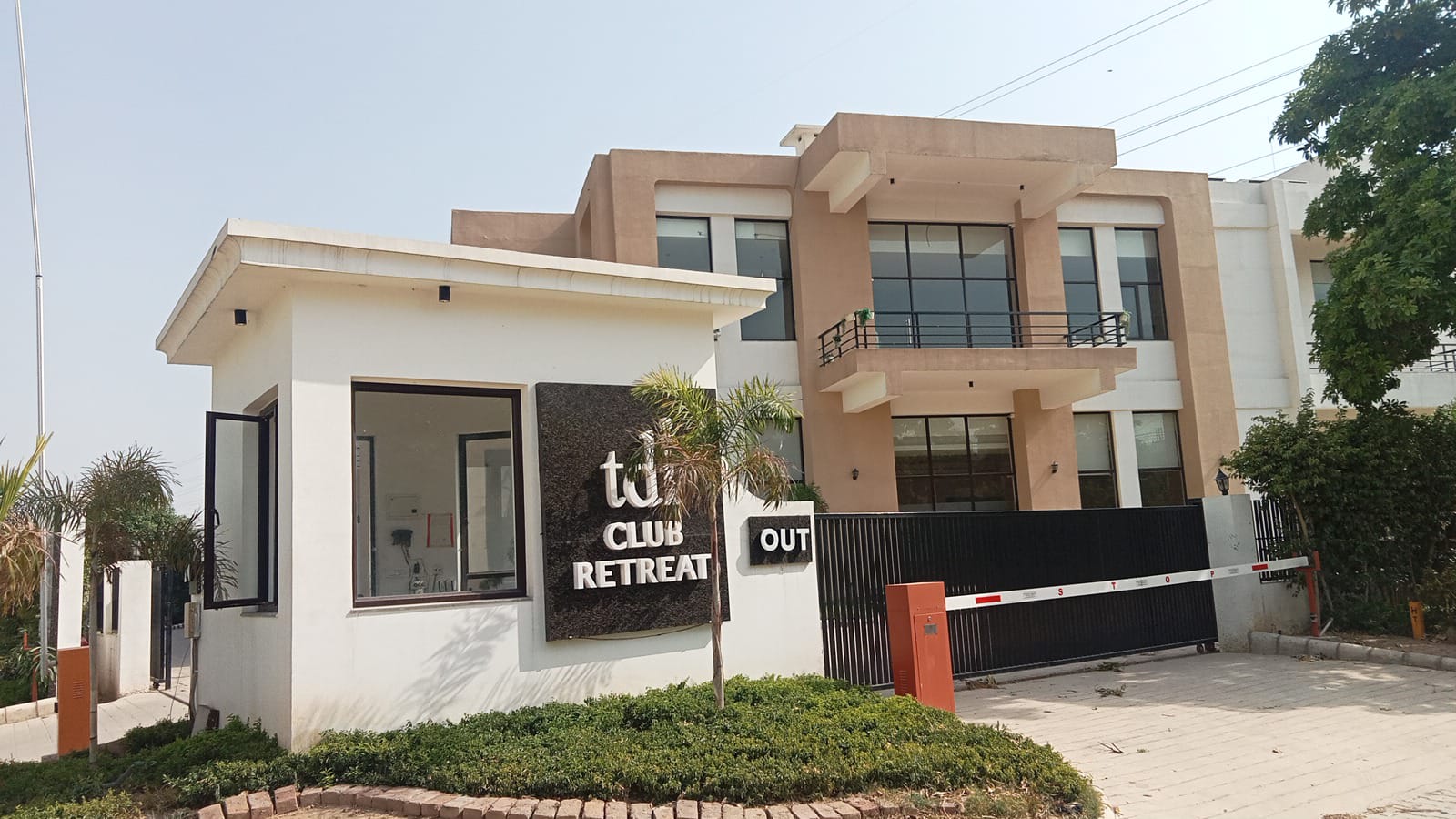 TDI club Retreat sector 110 𝗕𝗢𝗢𝗞 Mohali Hotel