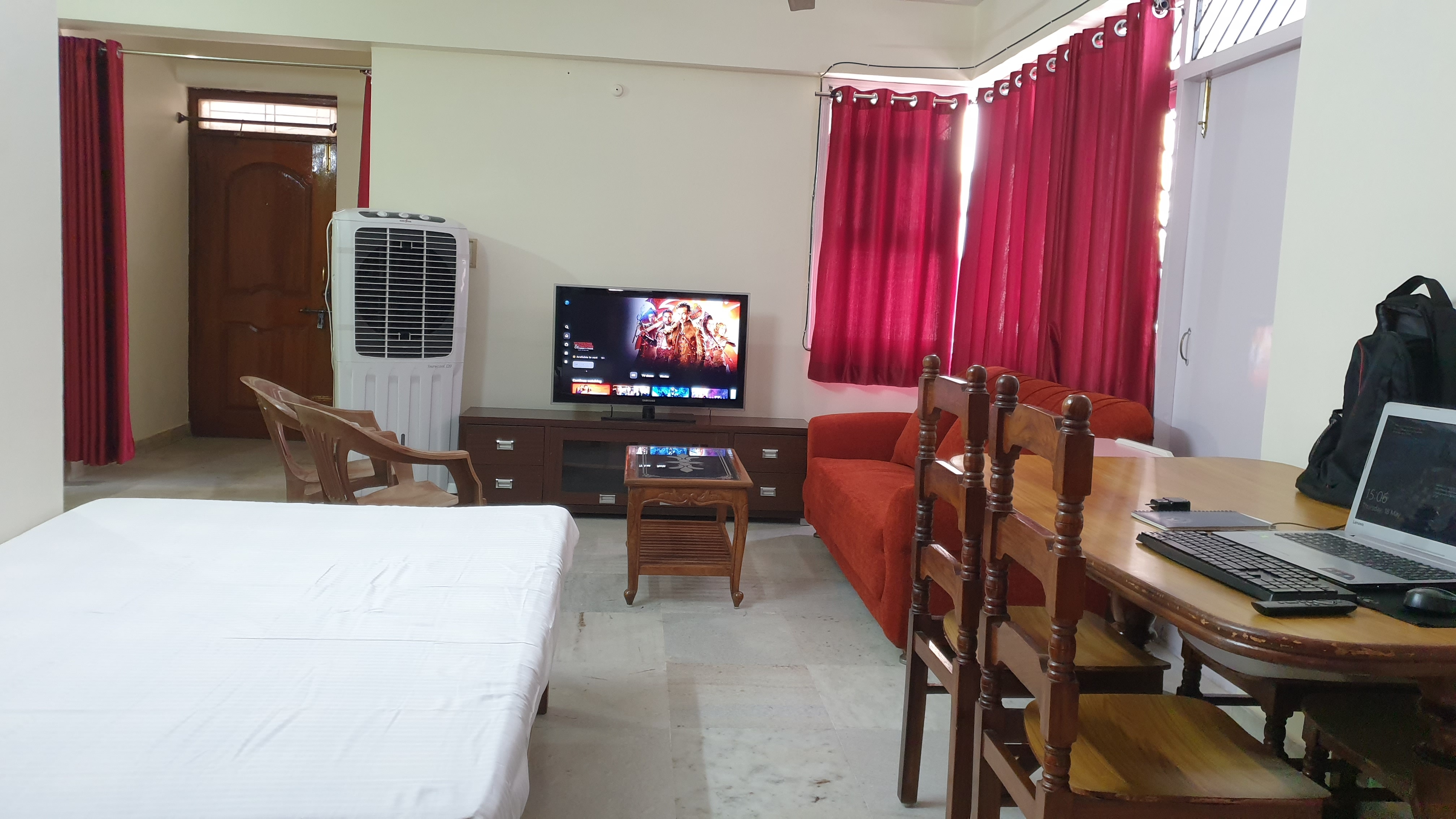 Kamdhenu Apartments 𝗕𝗢𝗢𝗞 Varanasi Homestay