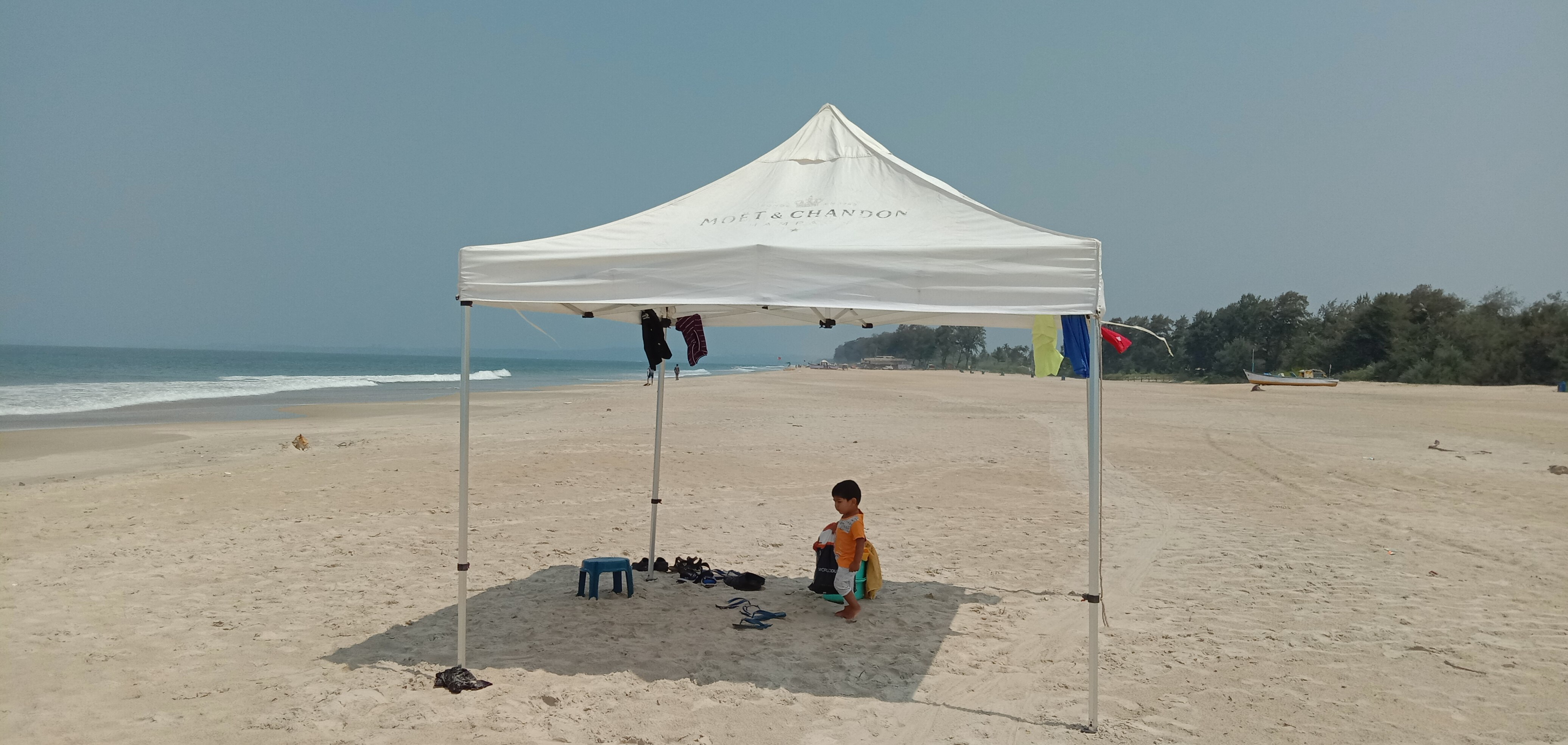 Colours Fly Hotel 𝗕𝗢𝗢𝗞 Goa Guest House