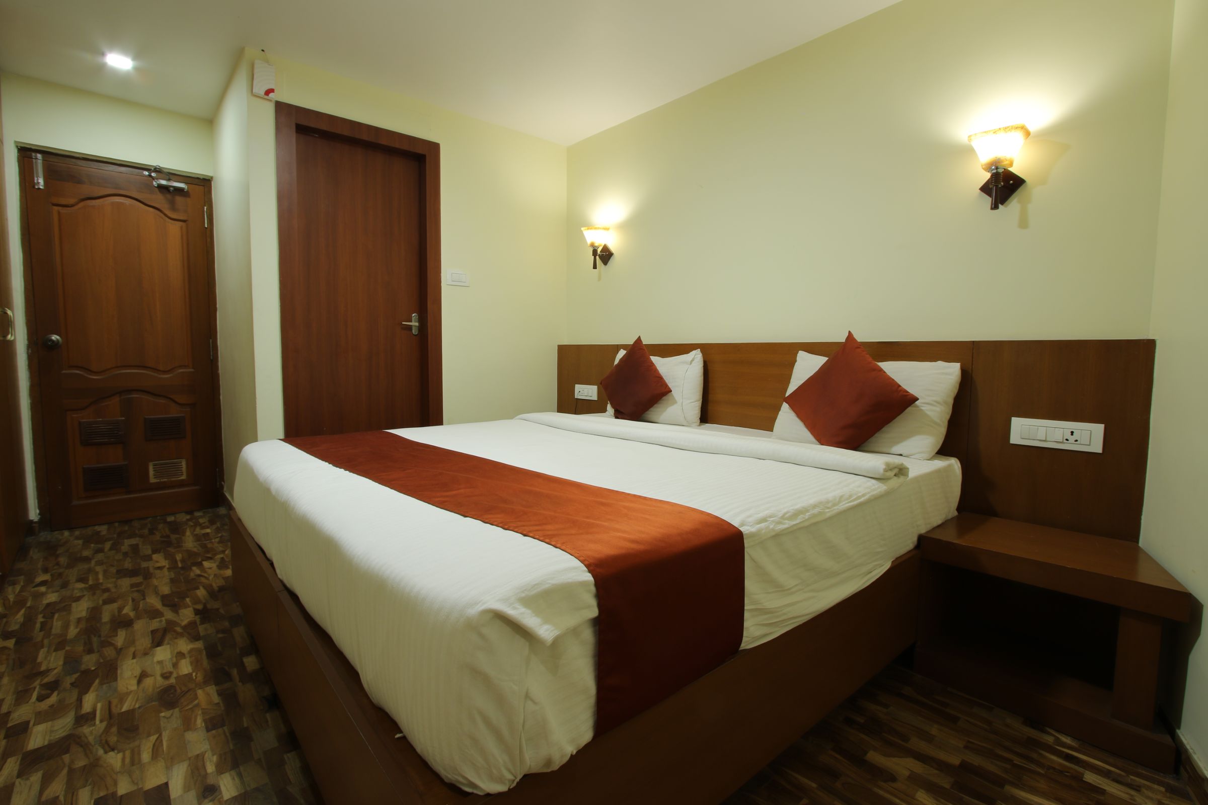 Lobosa Comforts 𝗕𝗢𝗢𝗞 Coonoor Hotel