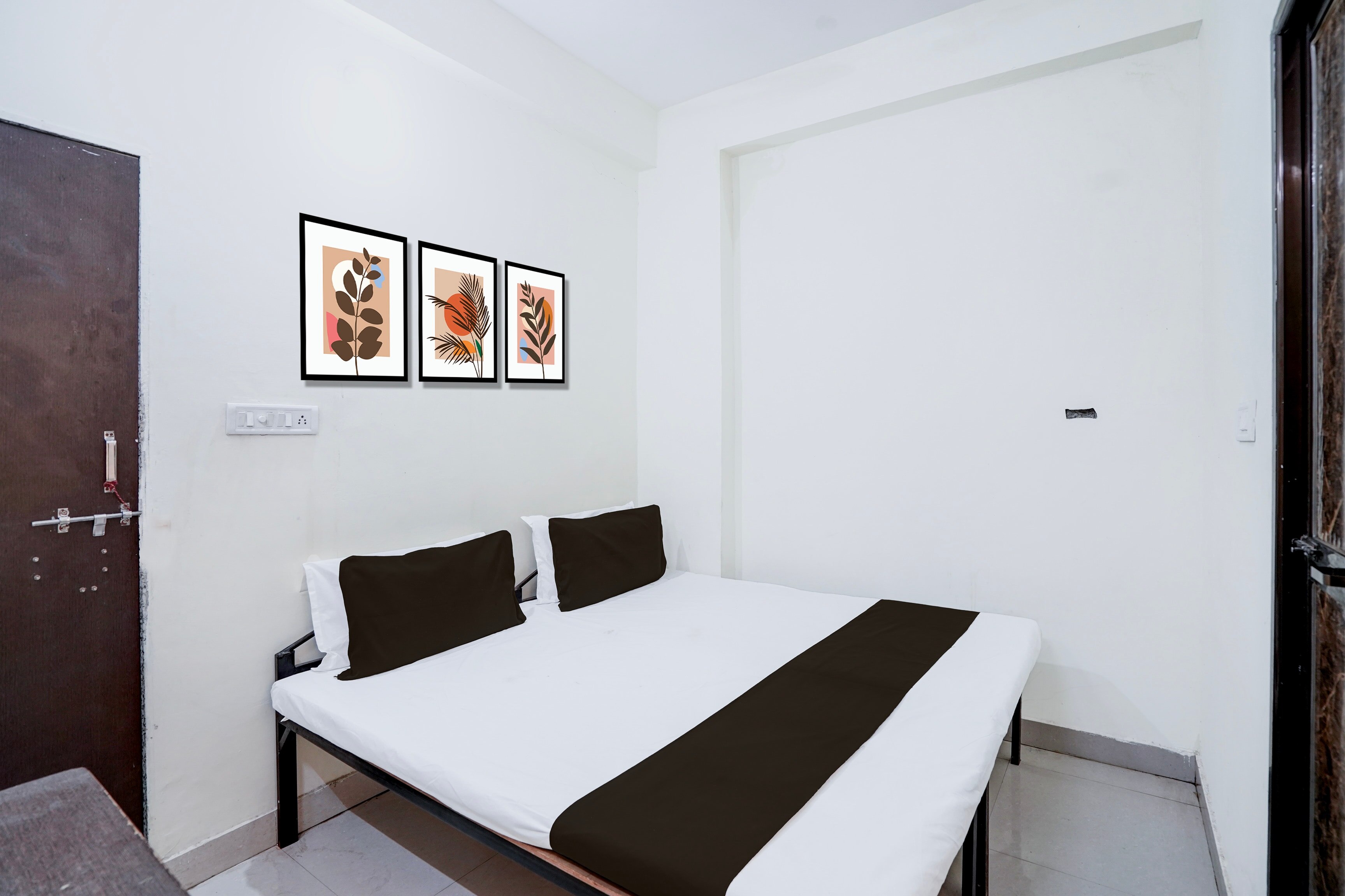 HOTEL O MAA VISHNI RESIDENCY 𝗕𝗢𝗢𝗞 Kota Hotel