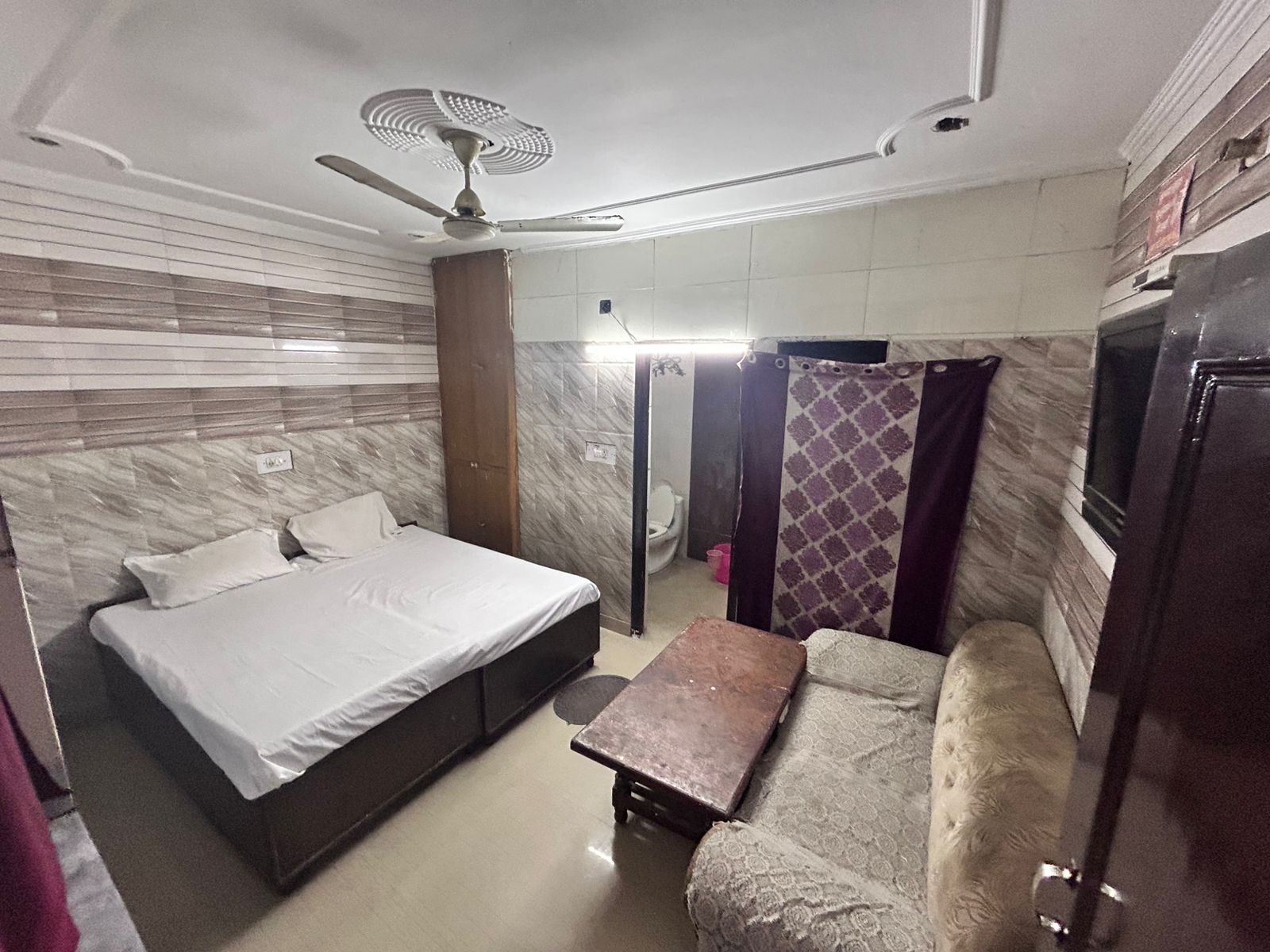 MAA GAYATRI GUEST HOUSE 𝗕𝗢𝗢𝗞 Gurgaon Hotel