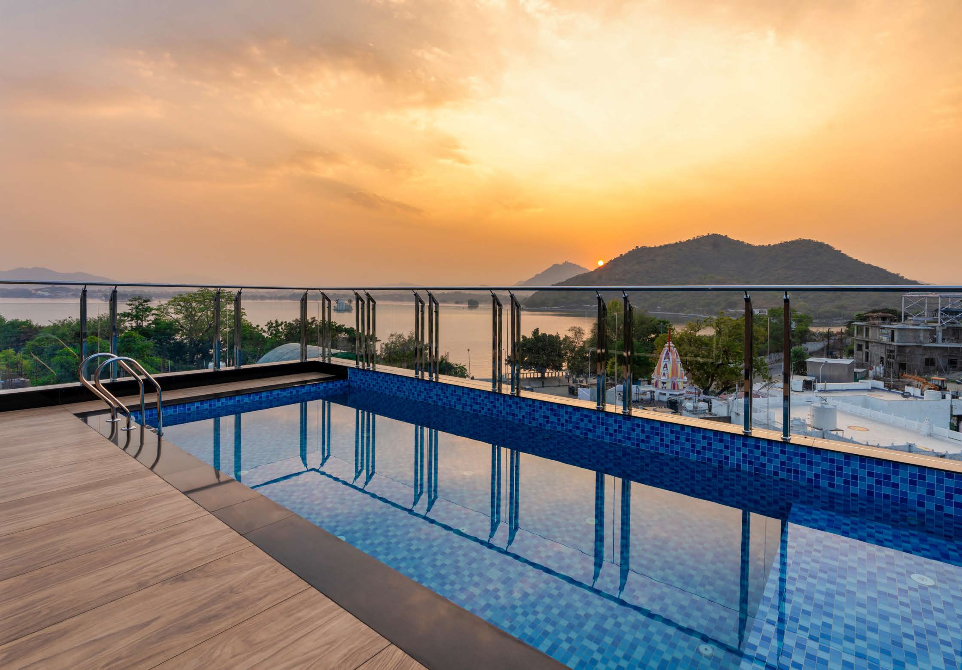 The Grand Fateh-Lake Facing Hotel 𝗕𝗢𝗢𝗞 Udaipur Hotel