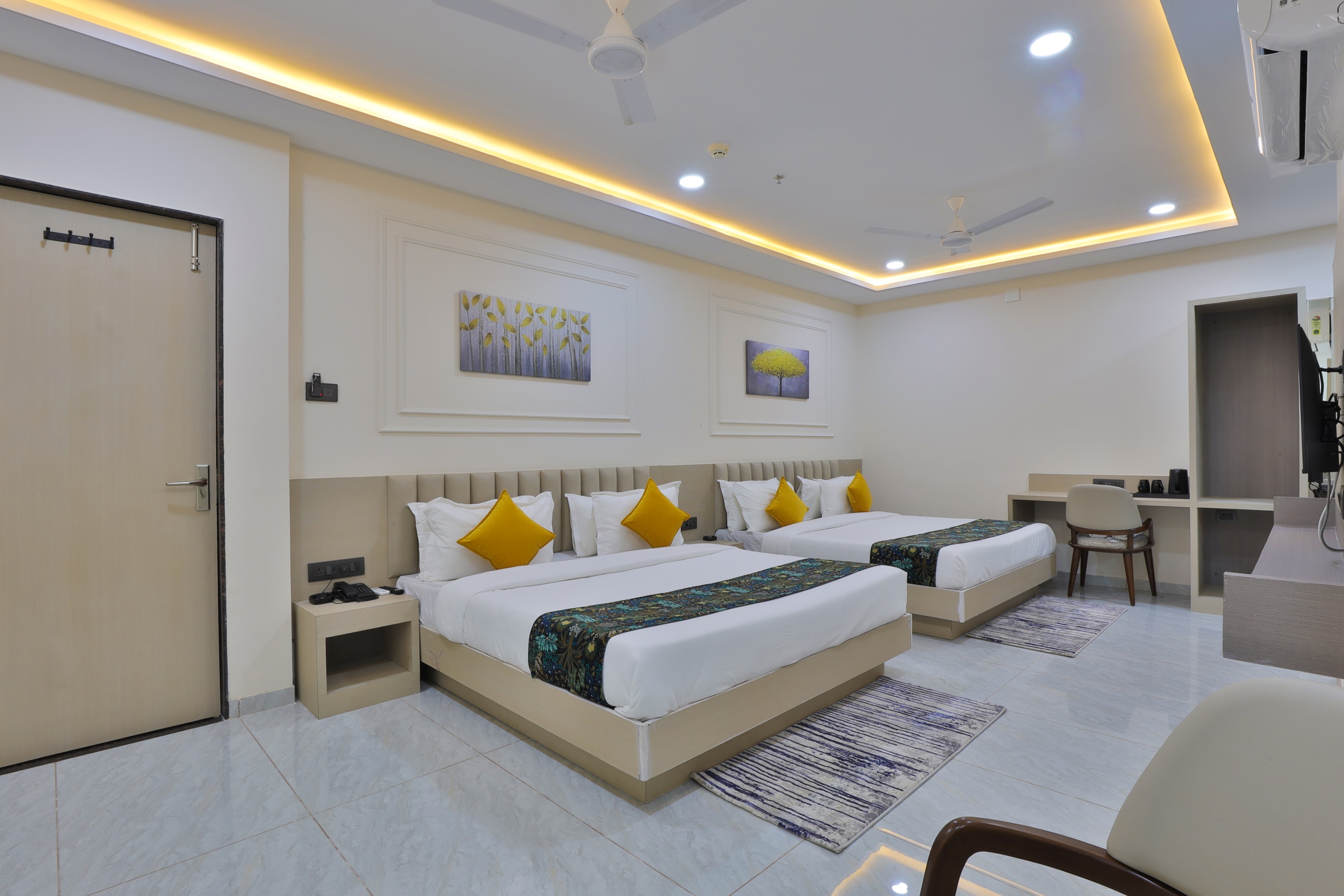 Hotel TGR The grand radhey 𝗕𝗢𝗢𝗞 Borsad Hotel