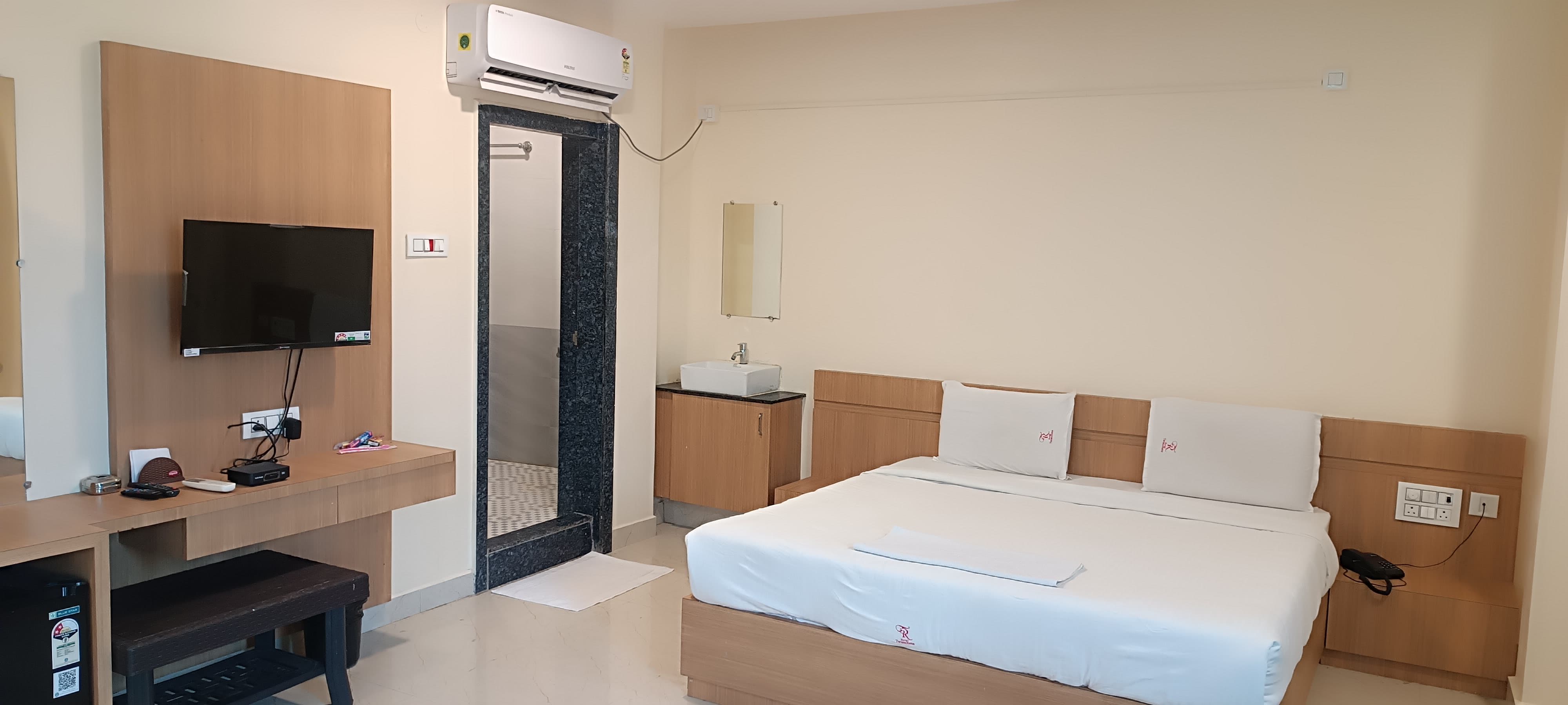 Hotel Taraka Rama 𝗕𝗢𝗢𝗞 Karimnagar Hotel