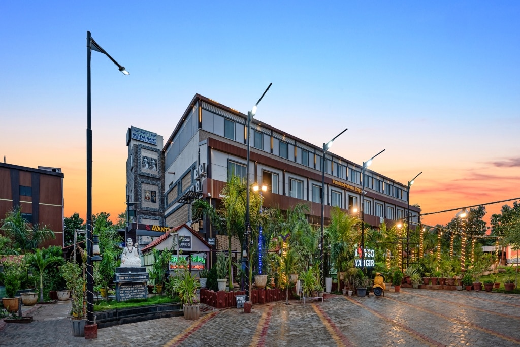 VS Green Valley Revtree 𝗕𝗢𝗢𝗞 Yadgir Resort