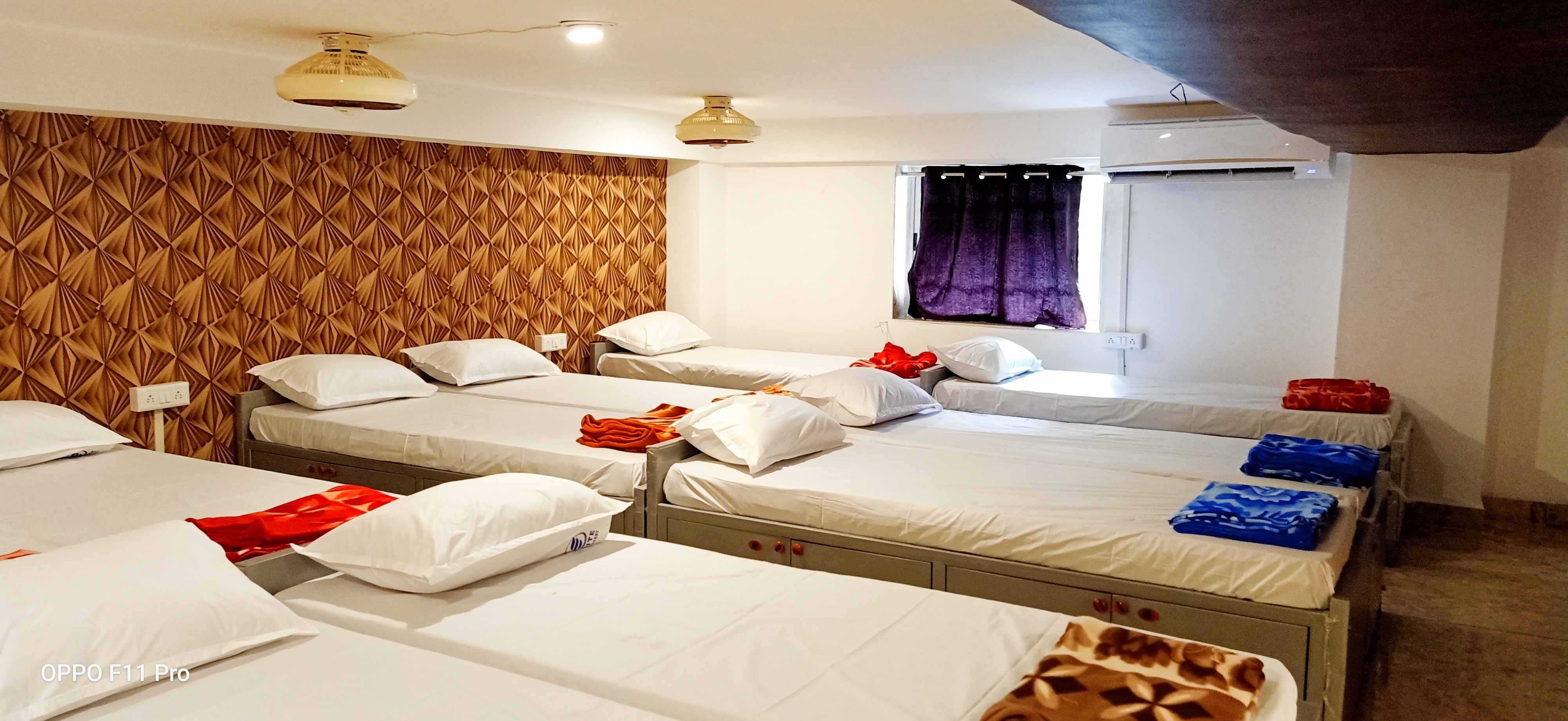 Elite AC Dormitory 𝗕𝗢𝗢𝗞 Surat Guest House