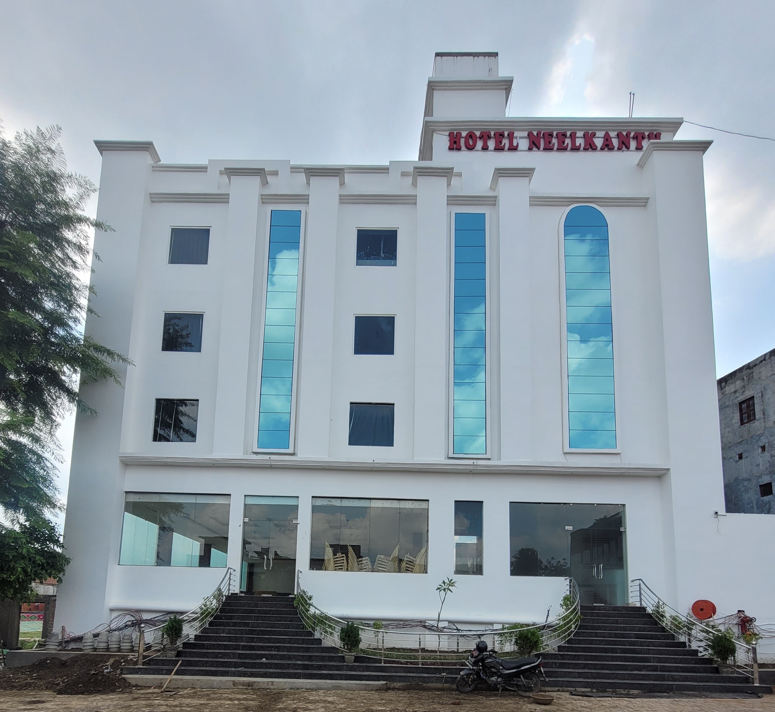 Hotel Neelkanth 𝗕𝗢𝗢𝗞 Ayodhya Hotel