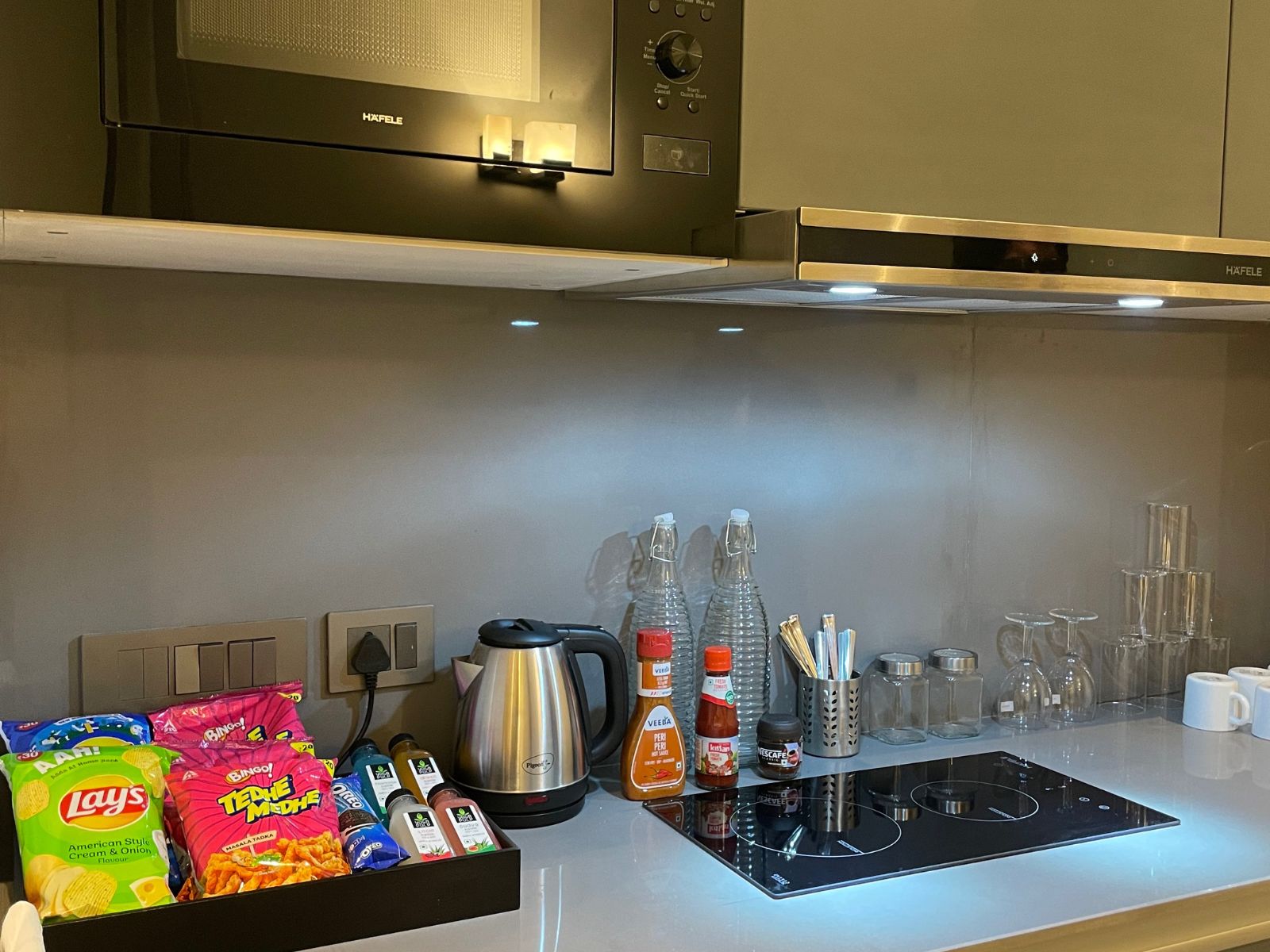 The Sky Stay(By VRS) 𝗕𝗢𝗢𝗞 Noida Apartment