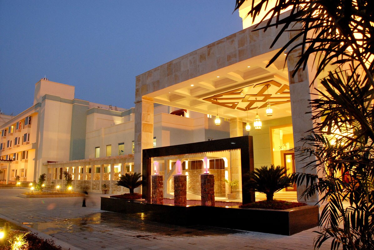 Opal Club - Kukas 𝗕𝗢𝗢𝗞 Jaipur Hotel
