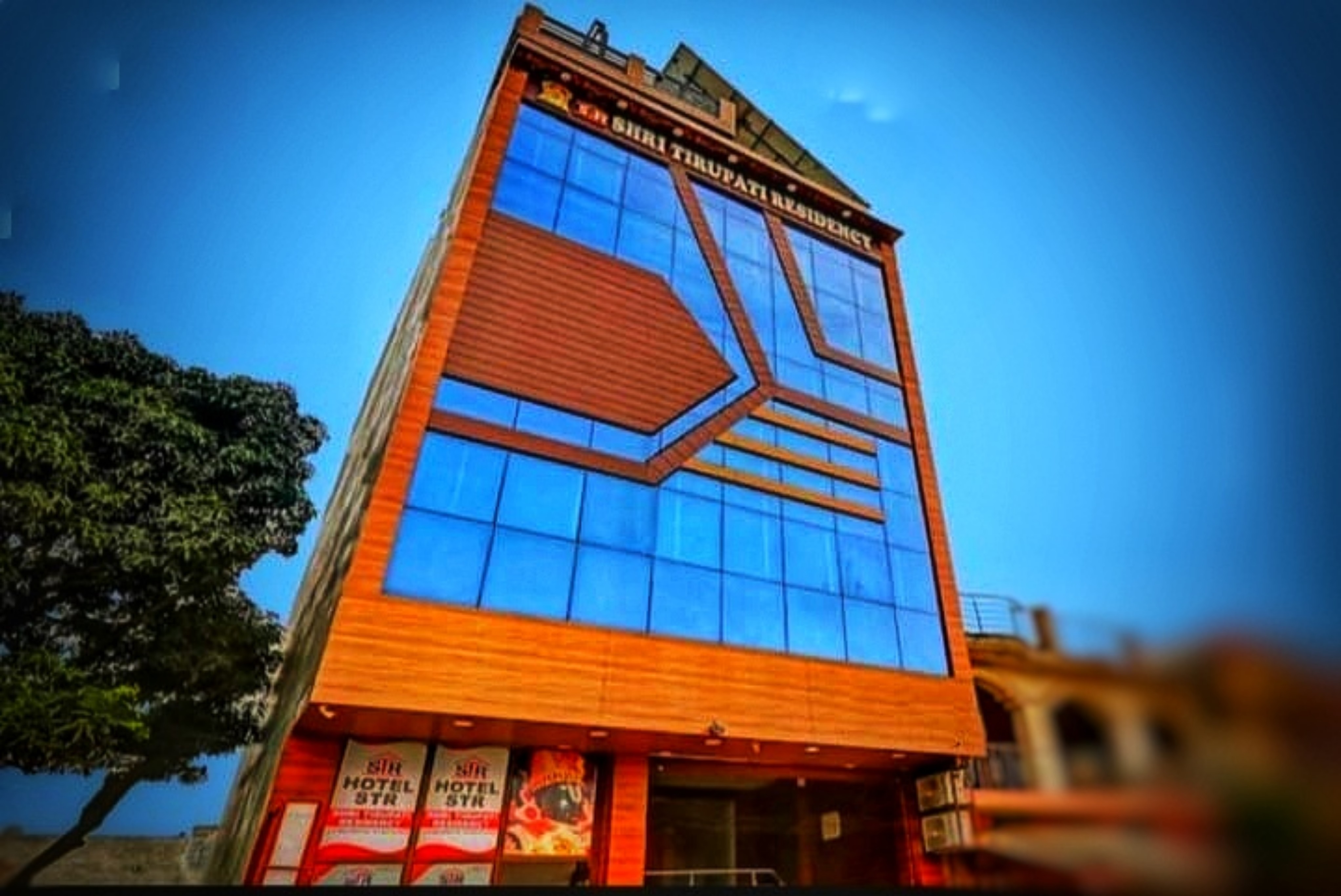 Shri Tirupati Residency 𝗕𝗢𝗢𝗞 Lucknow Hotel