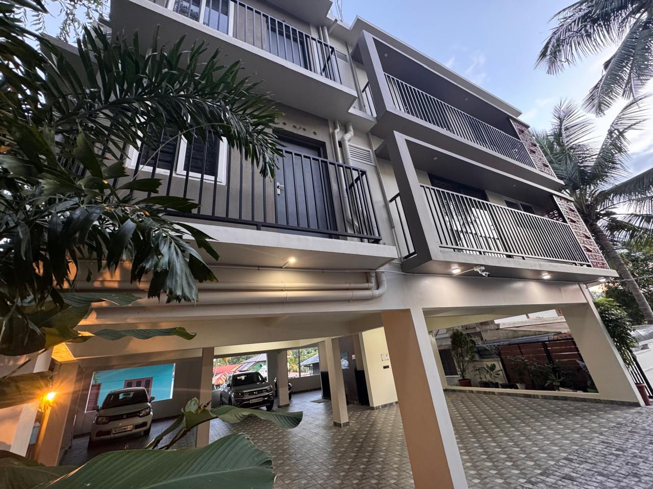 Golf Green Enclave 𝗕𝗢𝗢𝗞 Thiruvananthapuram Apartment