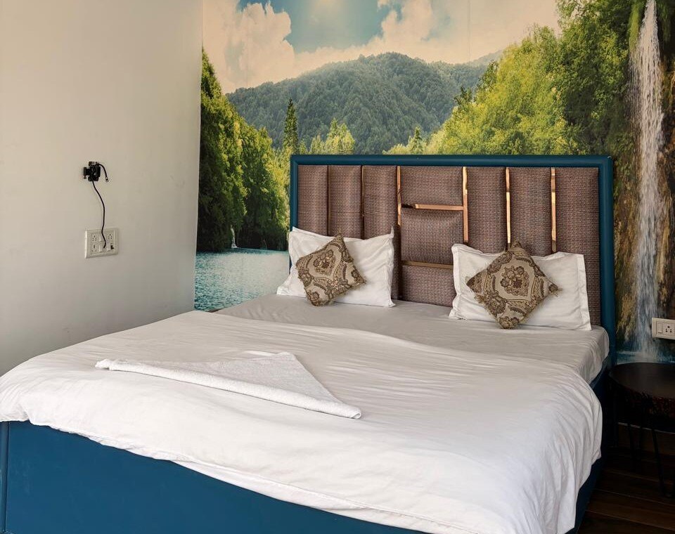 Elegant 1 Room Studio in Saket 𝗕𝗢𝗢𝗞 Delhi Homestay