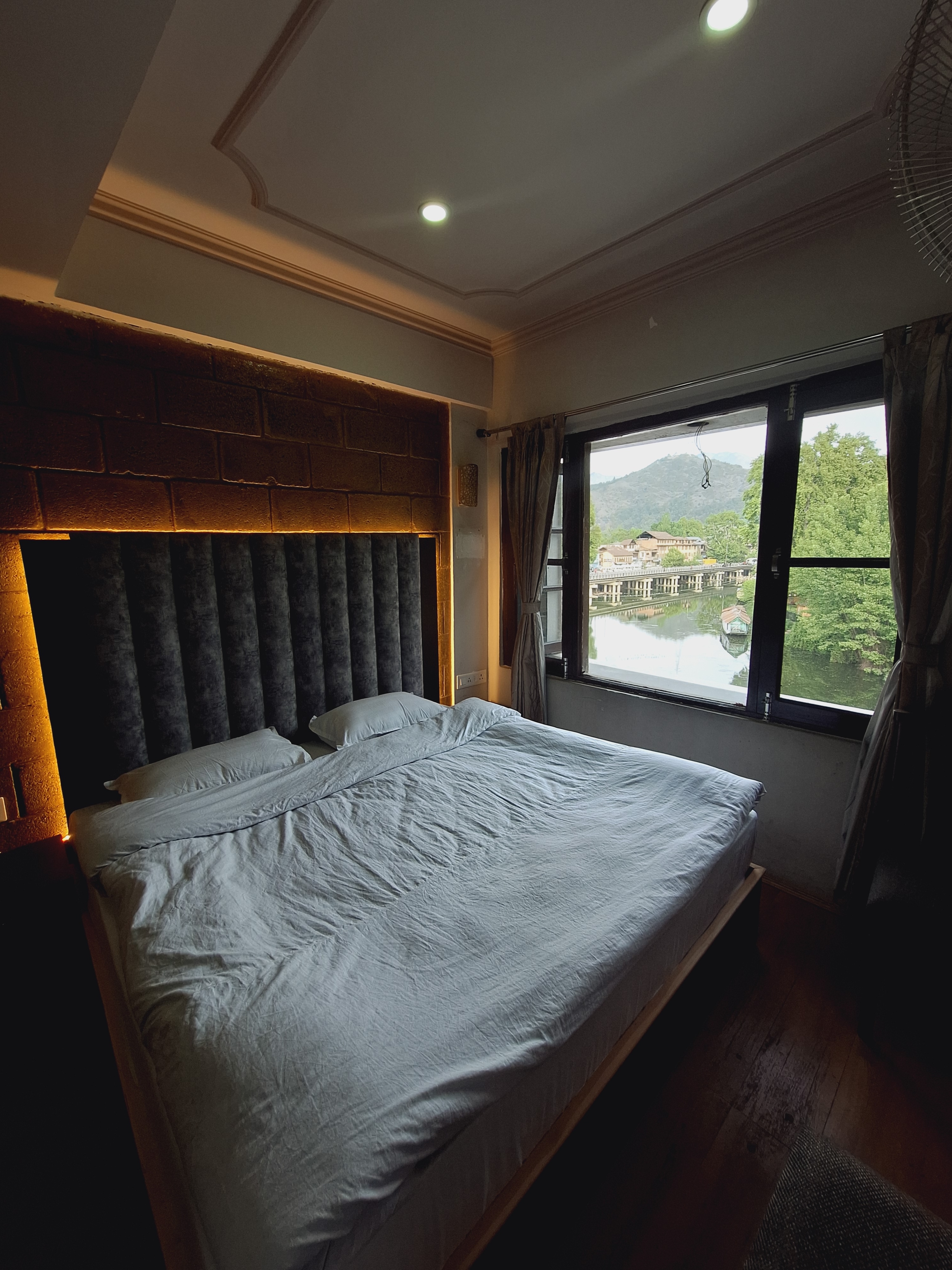 SHAH PARADISE 𝗕𝗢𝗢𝗞 Srinagar Homestay