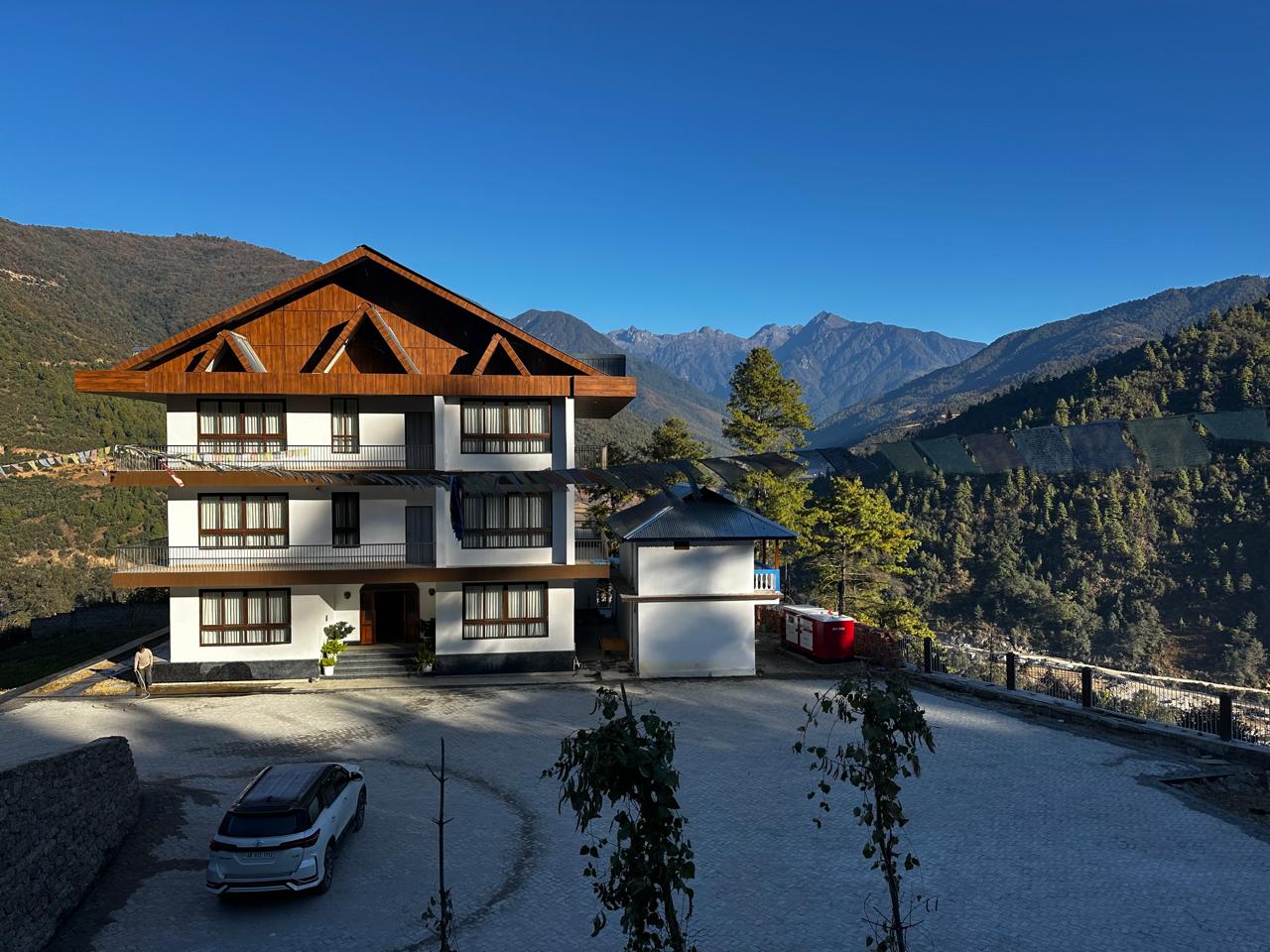 Pines Dirang Homestay 𝗕𝗢𝗢𝗞 Bomdila Homestay
