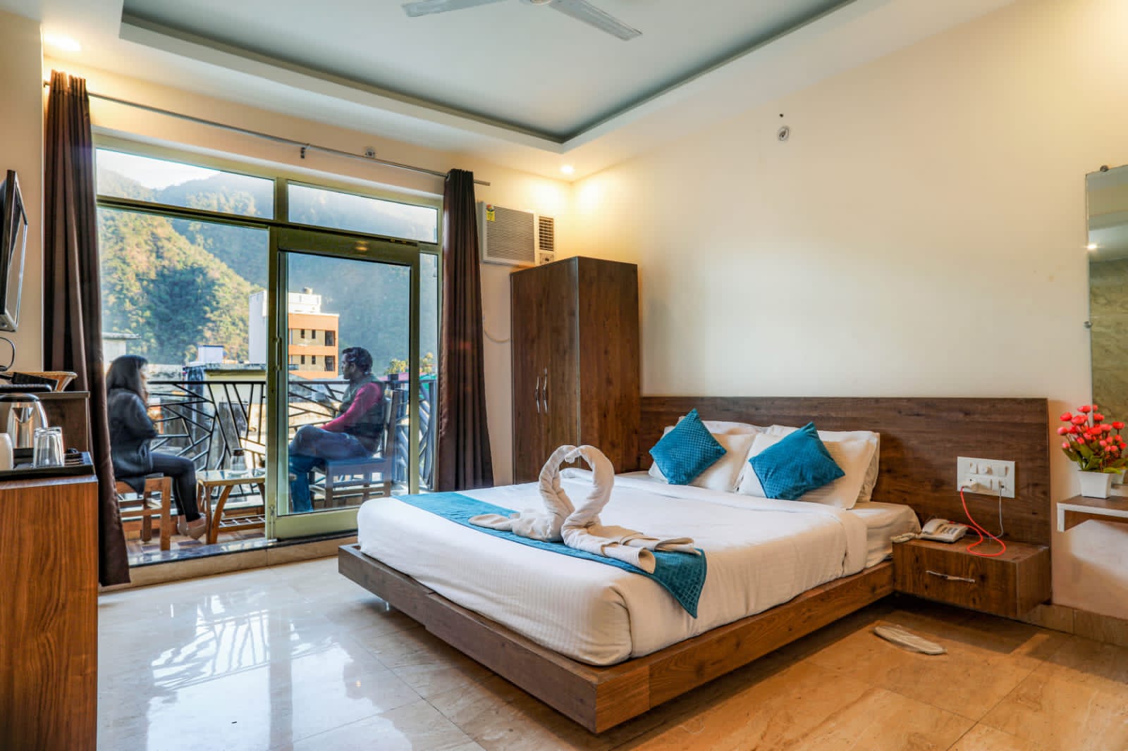 LA Riqueza Pride Inn-Swimming Pool & Rooftop Cafe Hotel Rishikesh ...