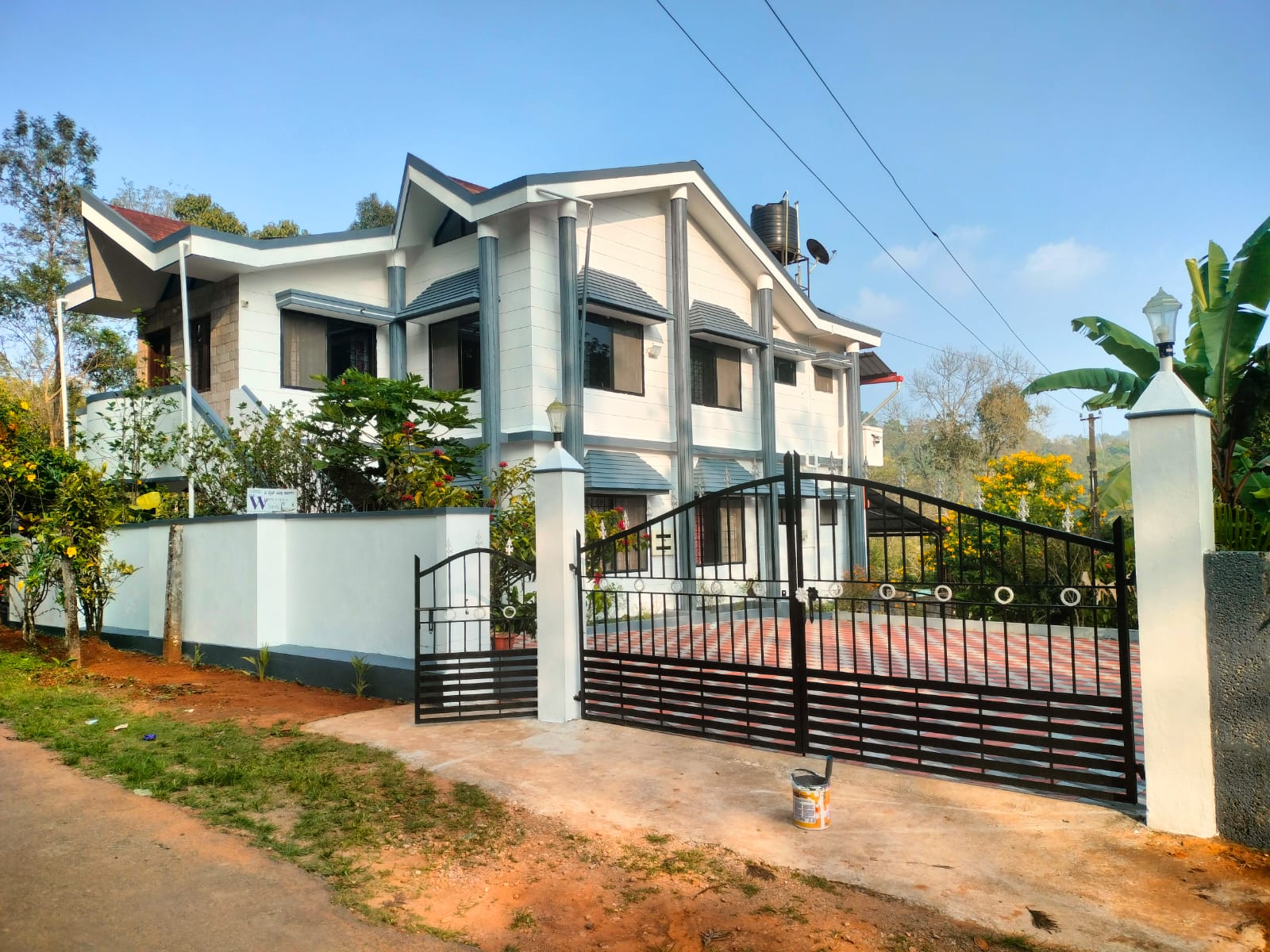 White villa coorg 𝗕𝗢𝗢𝗞 Coorg Homestay