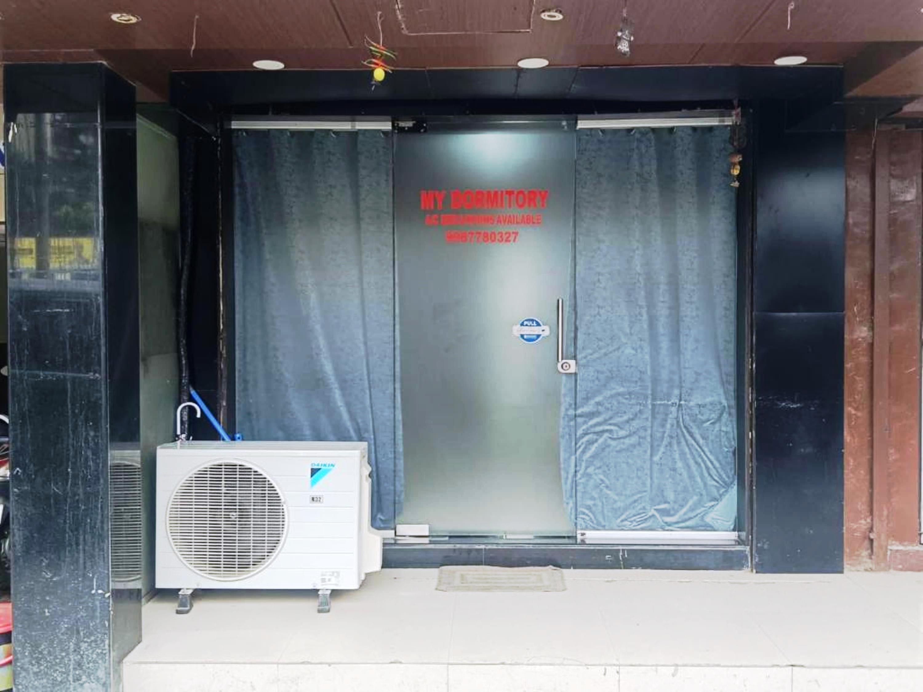 MY DORMITORY & ROOMS Hostel Mumbai - Reviews, Photos & Offer