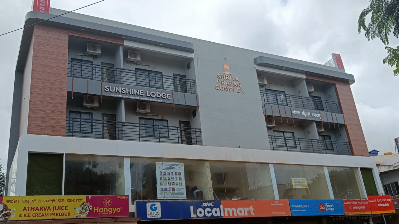 Sunshine Lodge 𝗕𝗢𝗢𝗞 Hubli Hotel