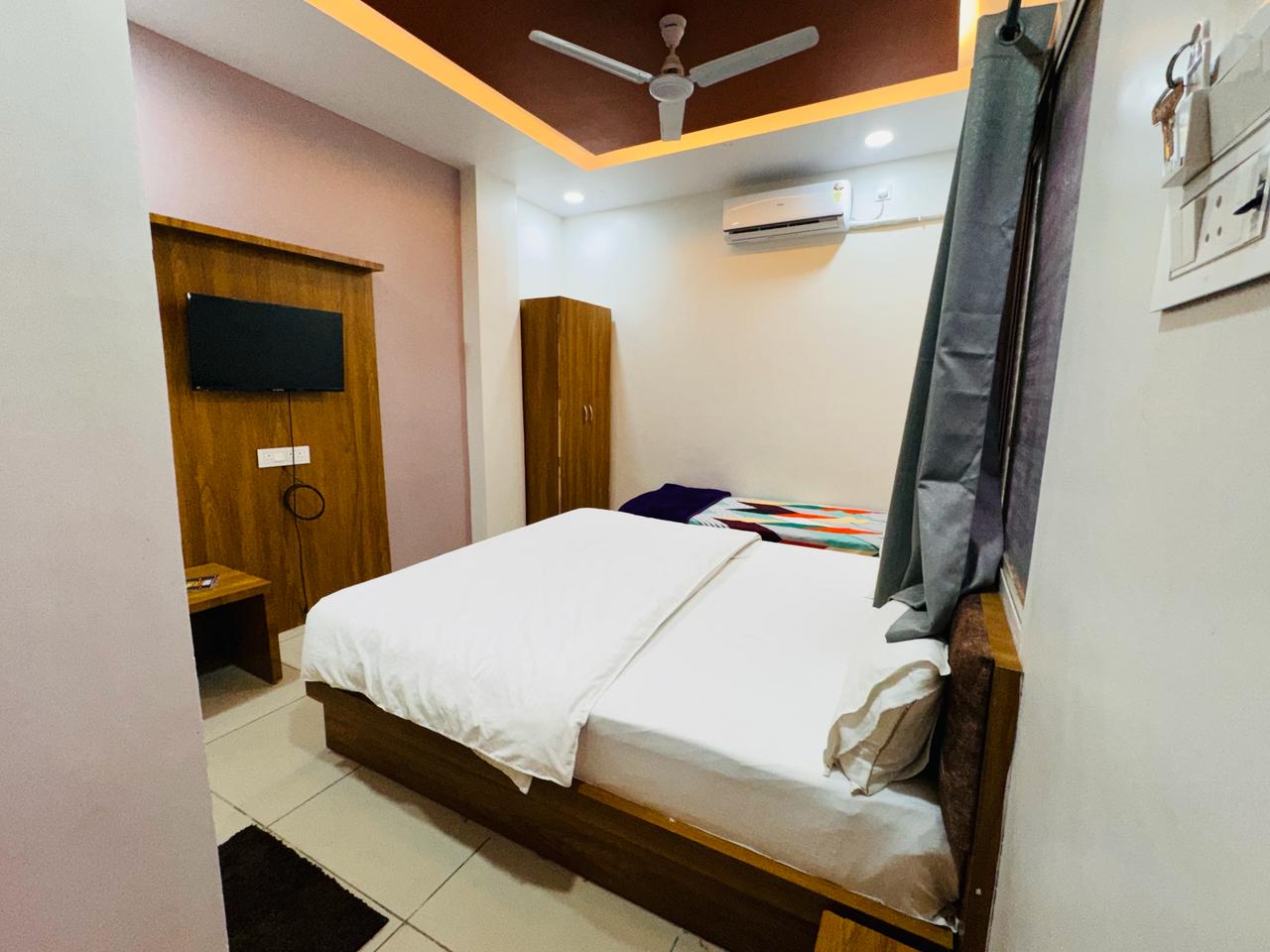 Shri Bhola Jagdishwaram Hotel 𝗕𝗢𝗢𝗞 Ujjain Hotel
