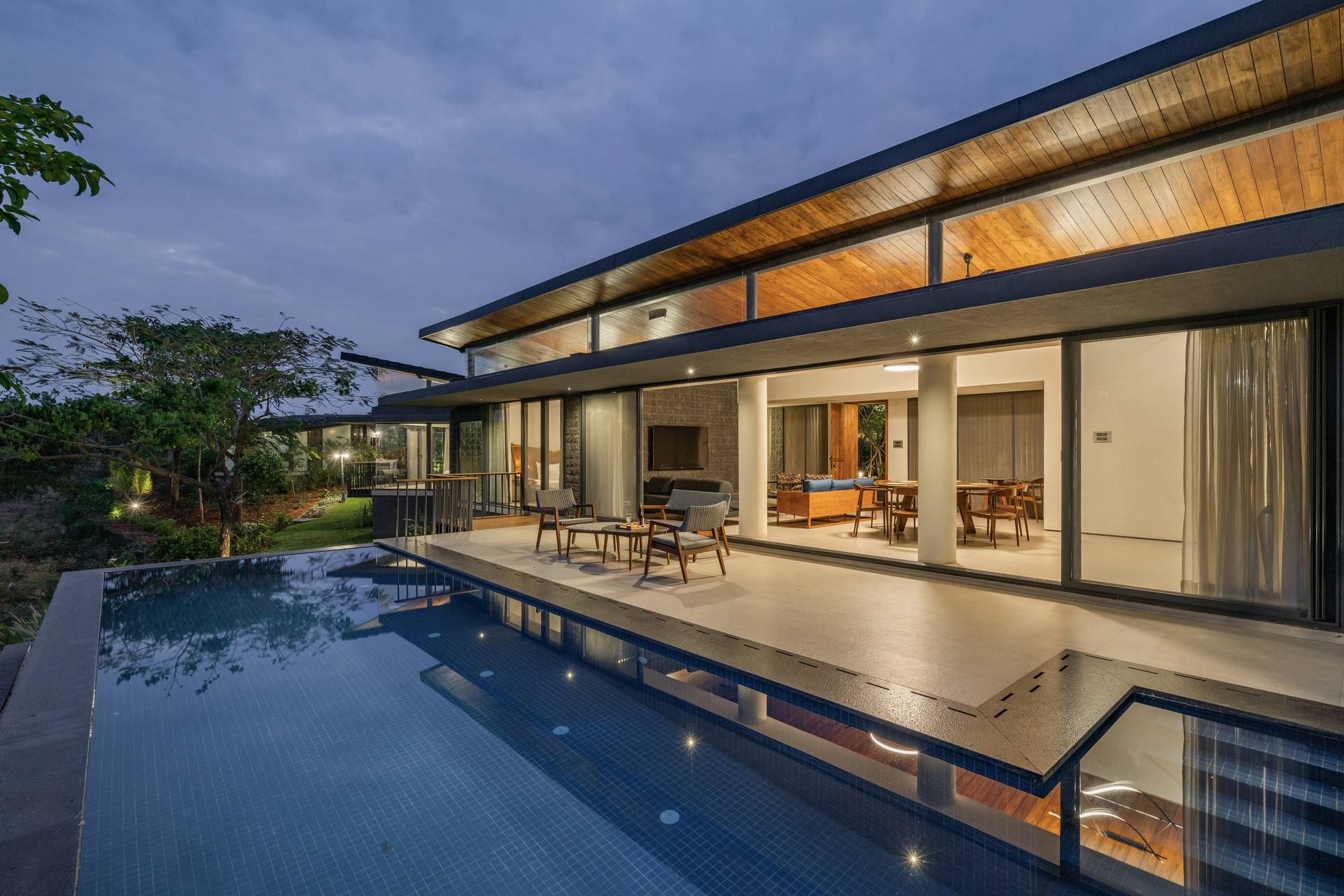 Lakeshore 𝗕𝗢𝗢𝗞 Nashik Farm House