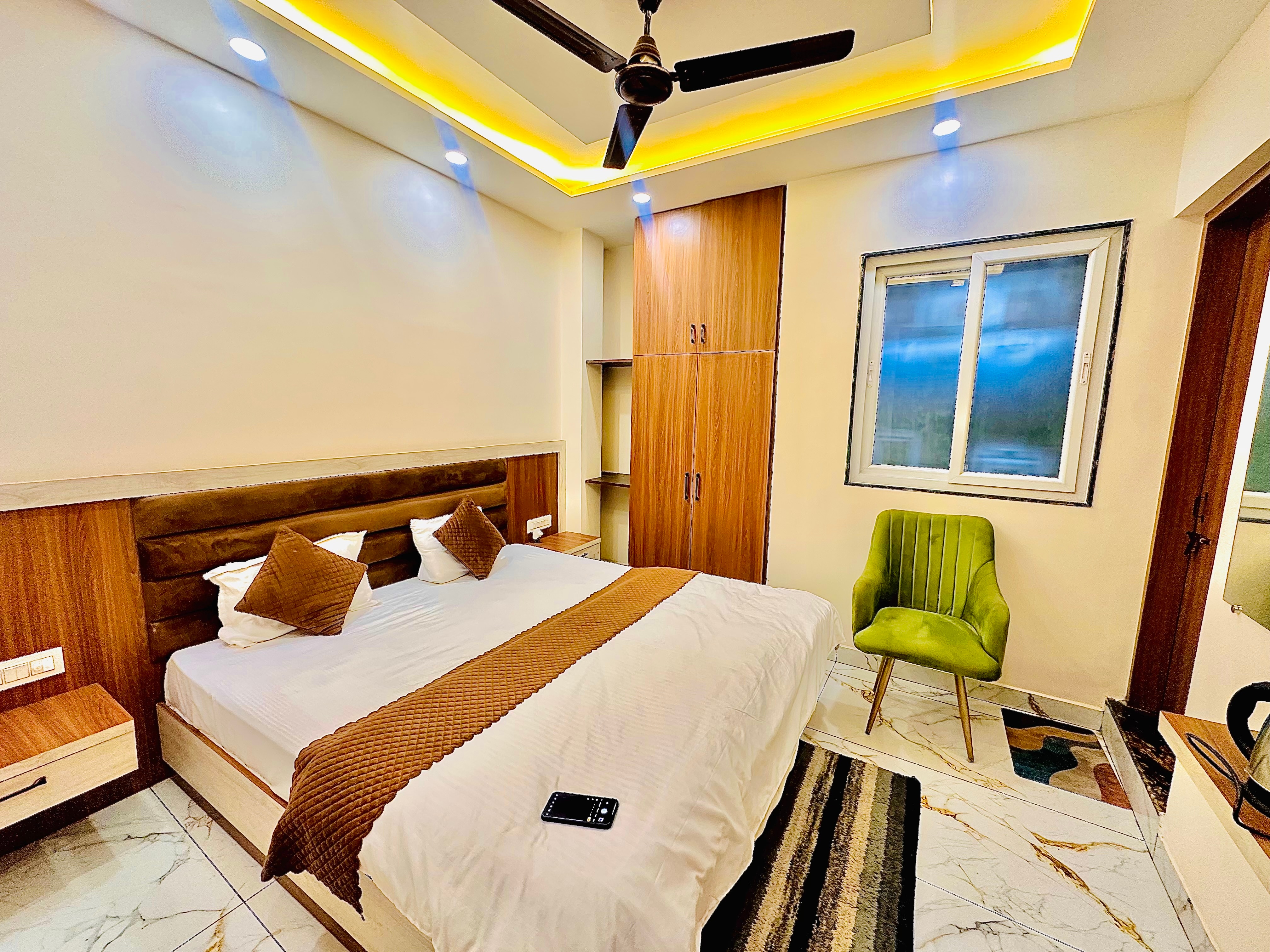 Lord Ram Enclave 𝗕𝗢𝗢𝗞 Ayodhya Hotel