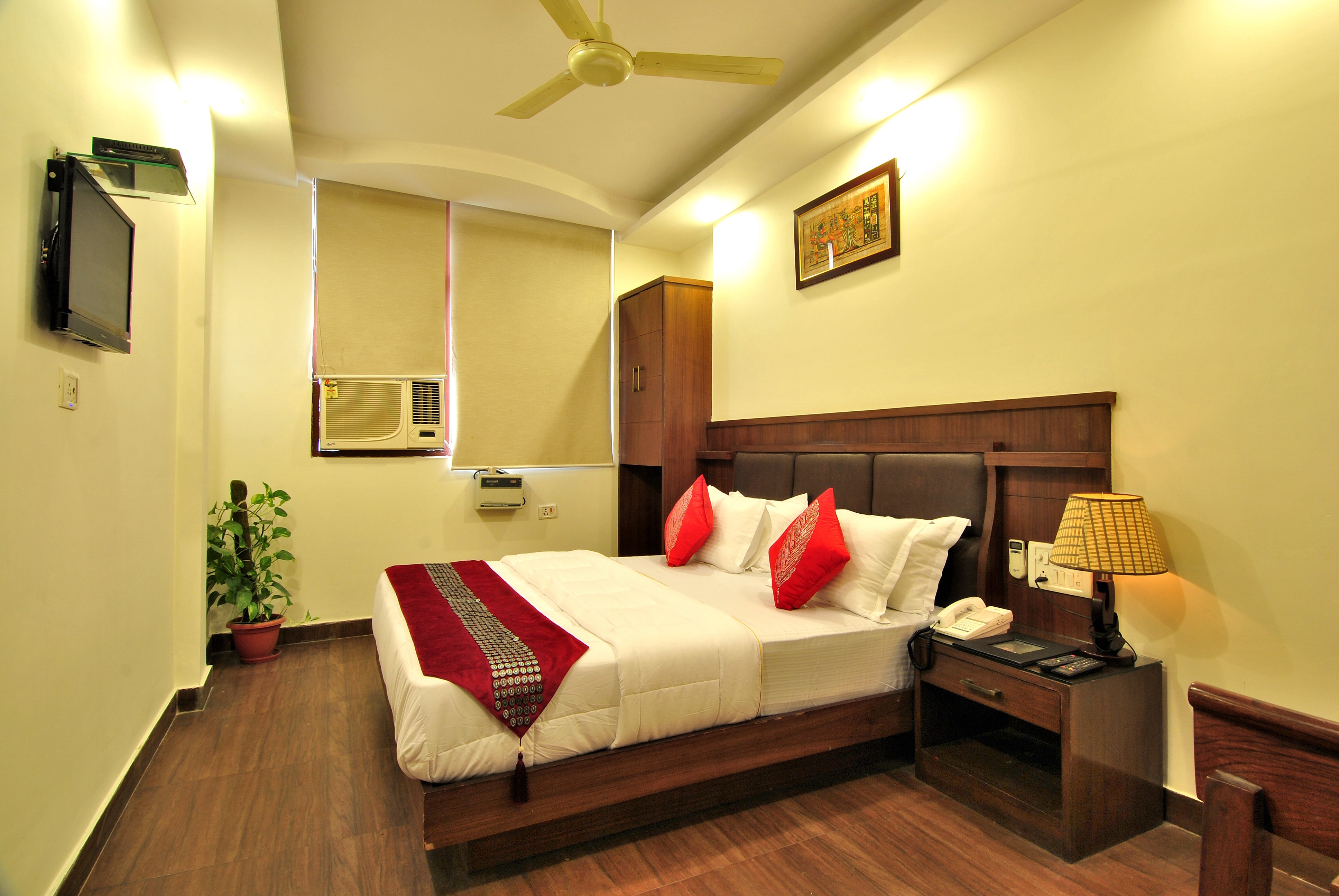 Hotel Toronto 𝗕𝗢𝗢𝗞 Delhi Hotel