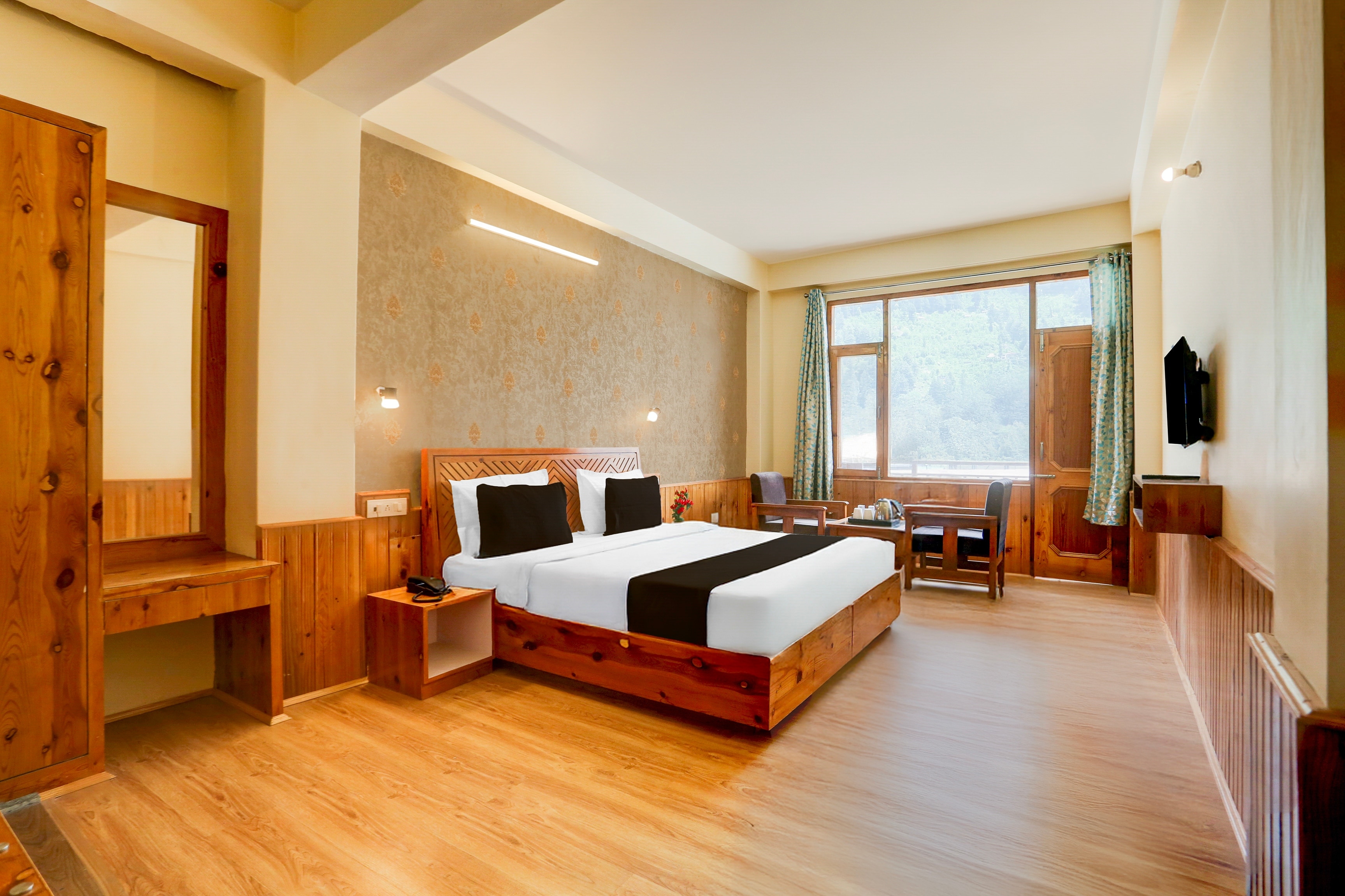 Super Hotel O Model Town Road 𝗕𝗢𝗢𝗞 Manali Hotel