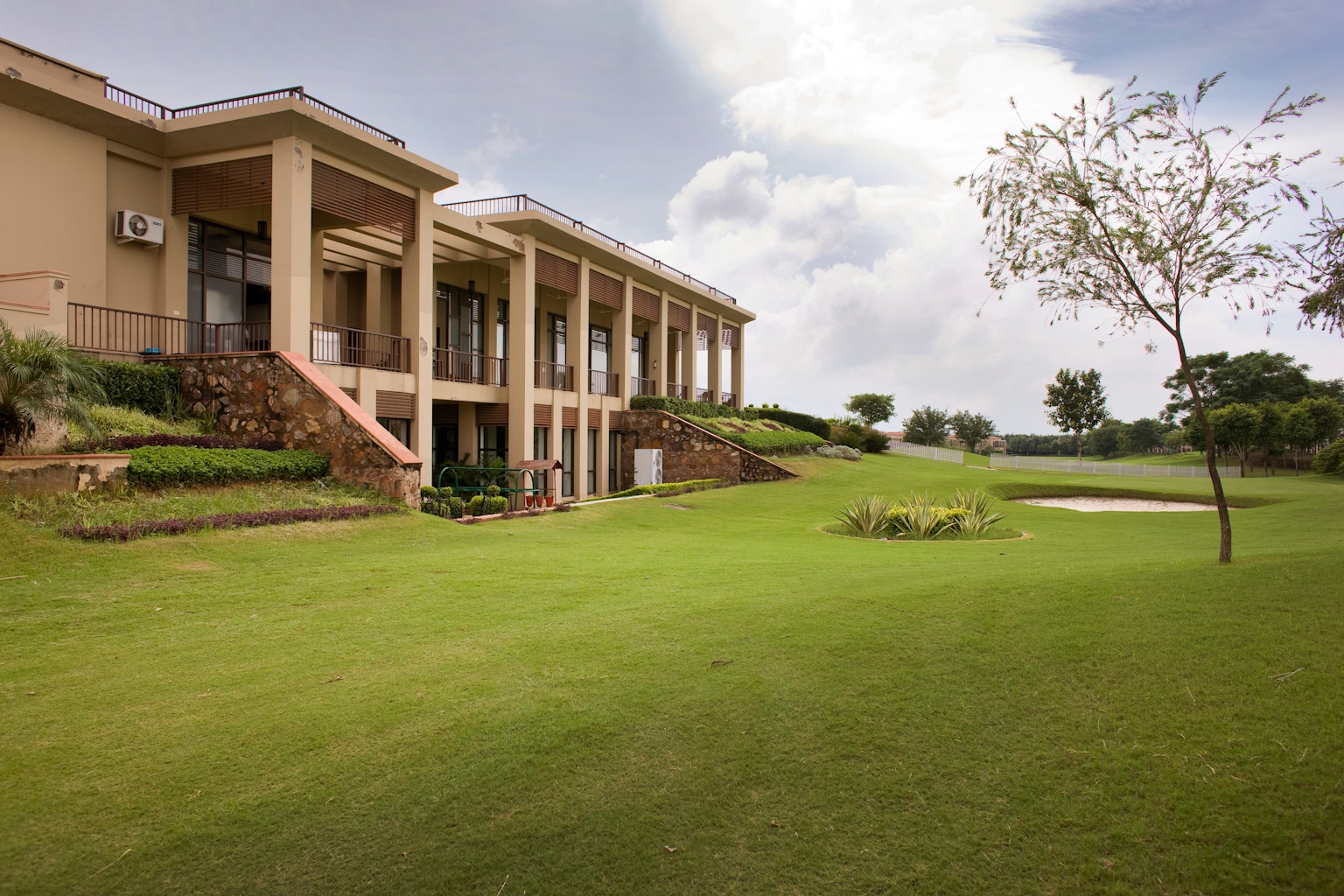 Lemon Tree Hotel, Tarudhan Valley Manesar - Reviews, Photos & Offer