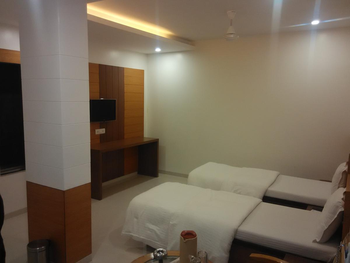 Hotel Apex Inn Vapi - Reviews, Photos & Offers