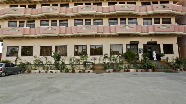 Hotel Glitz Jaipur, Book rooms @ ₹1583/night - Goibibo