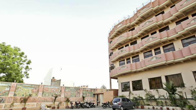 Hotel Glitz Jaipur, Book rooms @ ₹1583/night - Goibibo