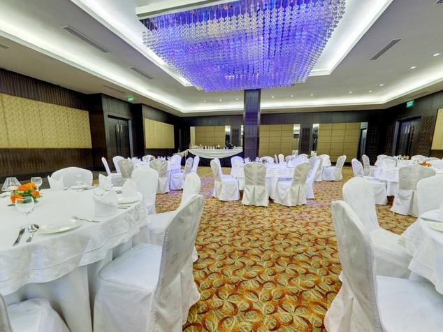 Radisson Blu Hotel Indore Indore - Reviews, Photos & Offers