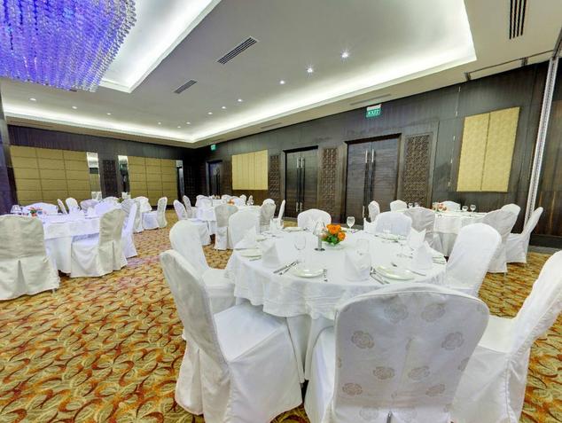 Radisson Blu Hotel Indore Indore - Reviews, Photos & Offers